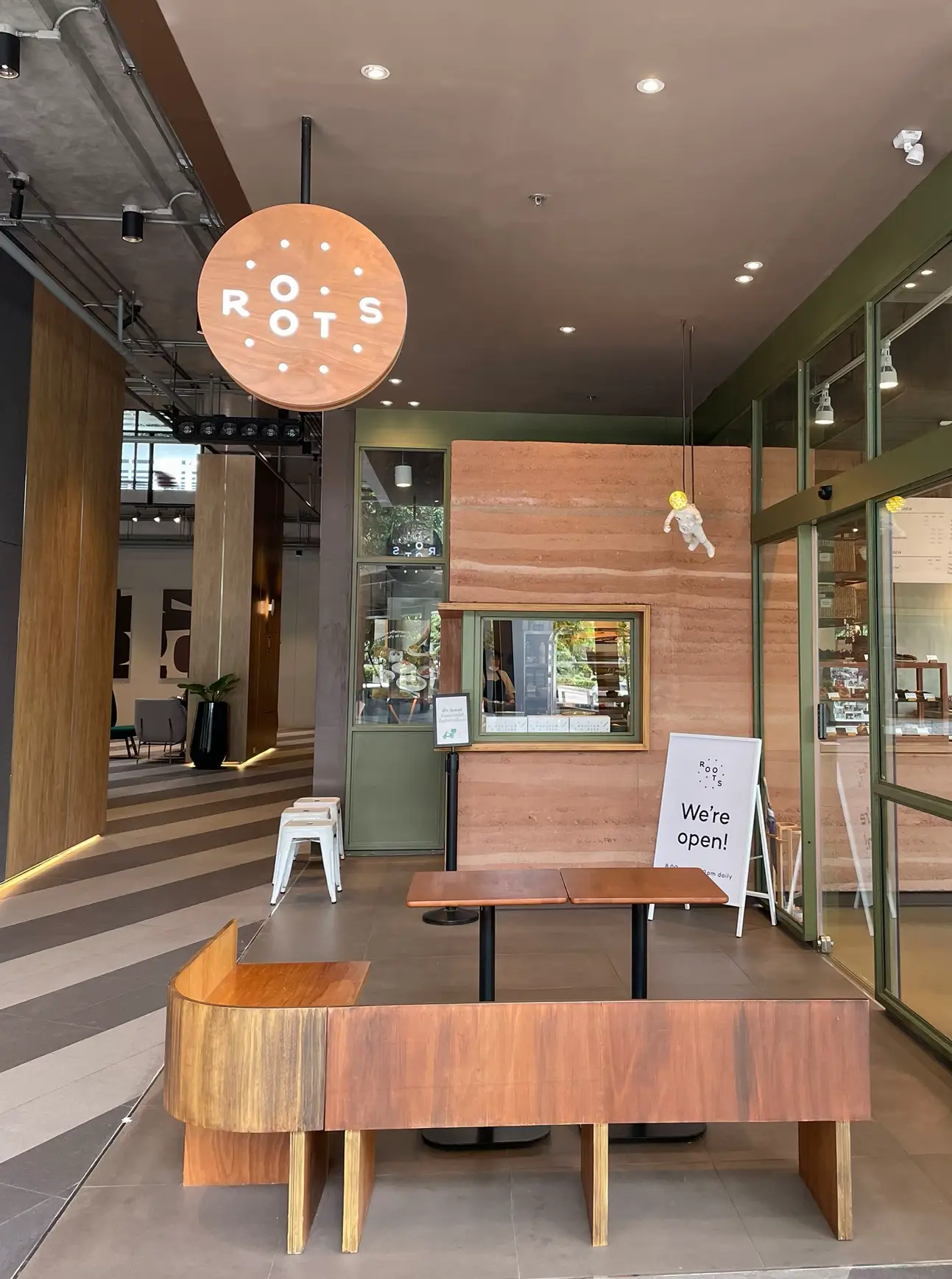 Roots ไม่ได้มีดีแค่กาแฟ!! | แกลเลอรีที่โพสต์โดย n.🤍 | Lemon8