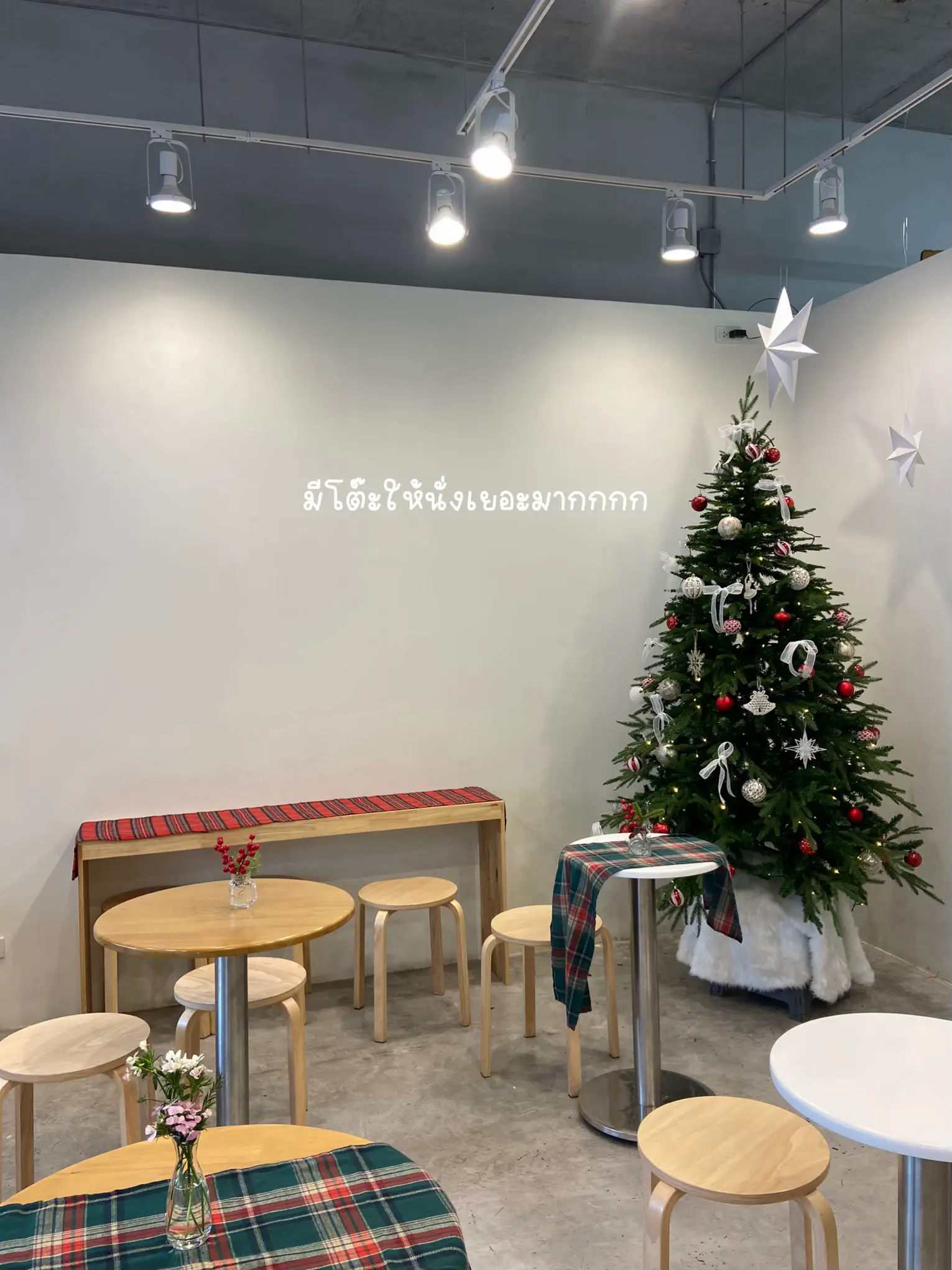 EVERYDAY WONDER FLOWER&COFFEE 💐🎄 | แกลเลอรีที่โพสต์โดย エムエム🥣。 | Lemon8