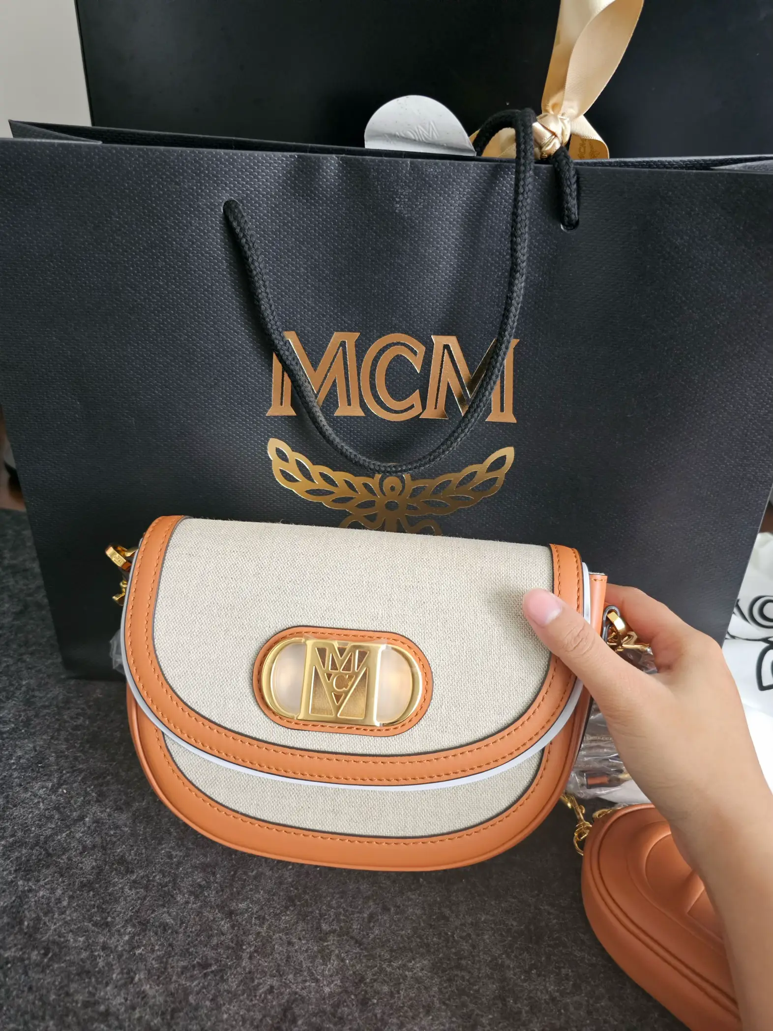MCM brand กระเป๋าในวันชิลๆ 👜💫 | แกลเลอรีที่โพสต์โดย ไอซ์ = น้ำแข็ง | Lemon8