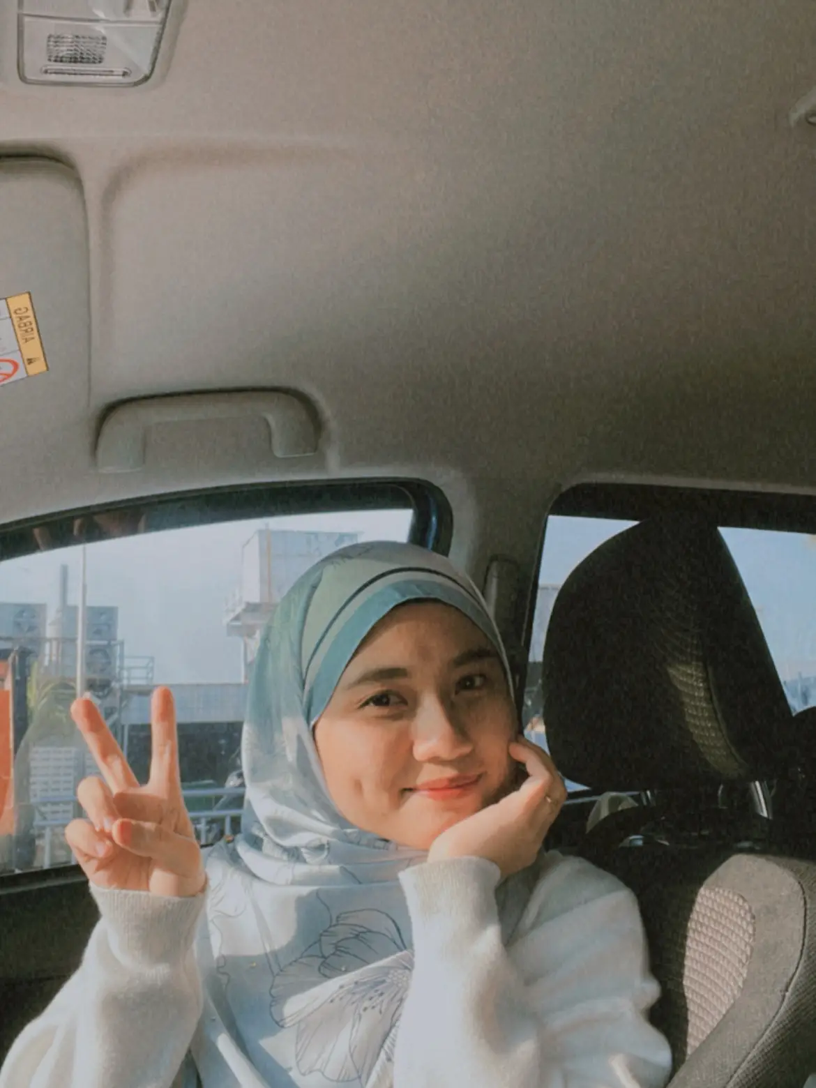 PICTURES IN CAR | Galeri disiarkan oleh Shika | Lemon8
