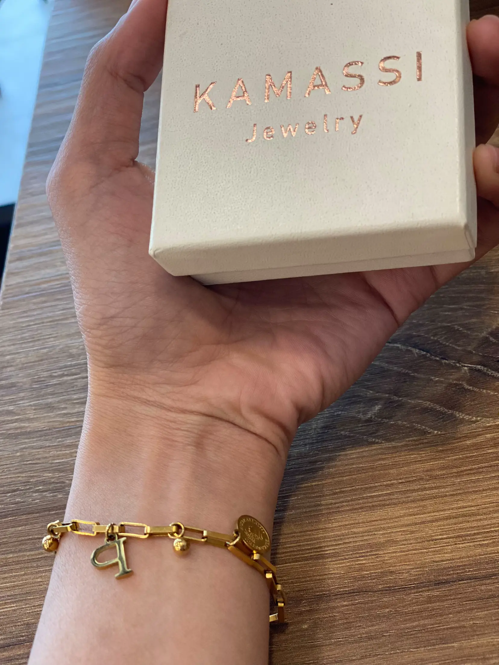 20 ไอเดียยอดนิยมเกี่ยวกับ รีวิวสร้อยข้อมือ Kamassi ในปี 2024