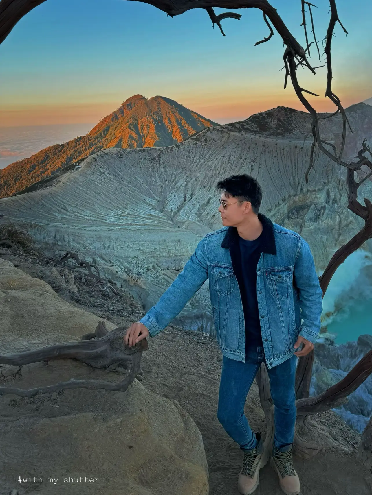 Ijen Crater : แสงแรกแห่งปากปล่องภูเขาไฟคาวาอิเจ็น | แกลเลอรีที่โพสต์โดย WithMyShutter | Lemon8