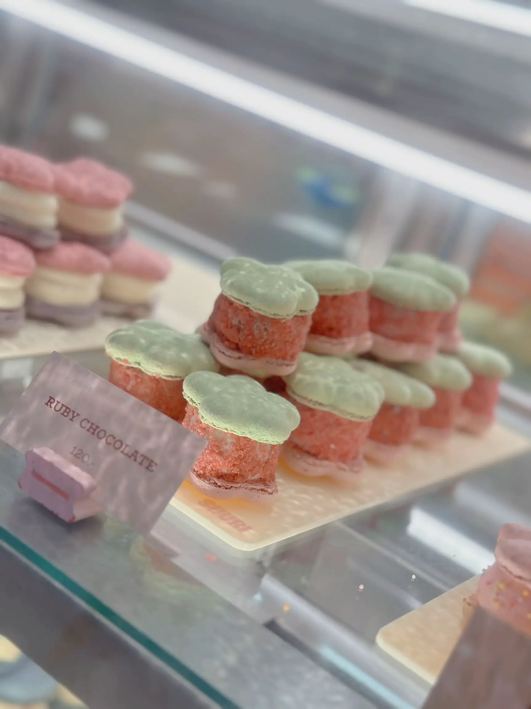 Souri macaron รสใหม่🩷 เป็นรูปดอกไม้🌸 | แกลเลอรีที่โพสต์โดย ฝนนี่ รีวิว ...