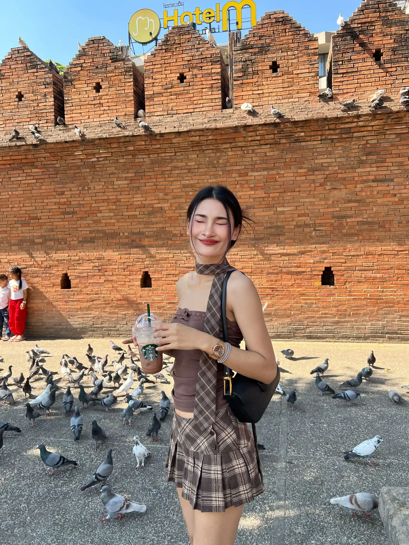 ถ่ายรูป เช็คอิน เล่นๆ ที่ประตูท่าแพ เชียงใหม่ | แกลเลอรีที่โพสต์โดย Thiti_mj🍞🍞🍞 | Lemon8