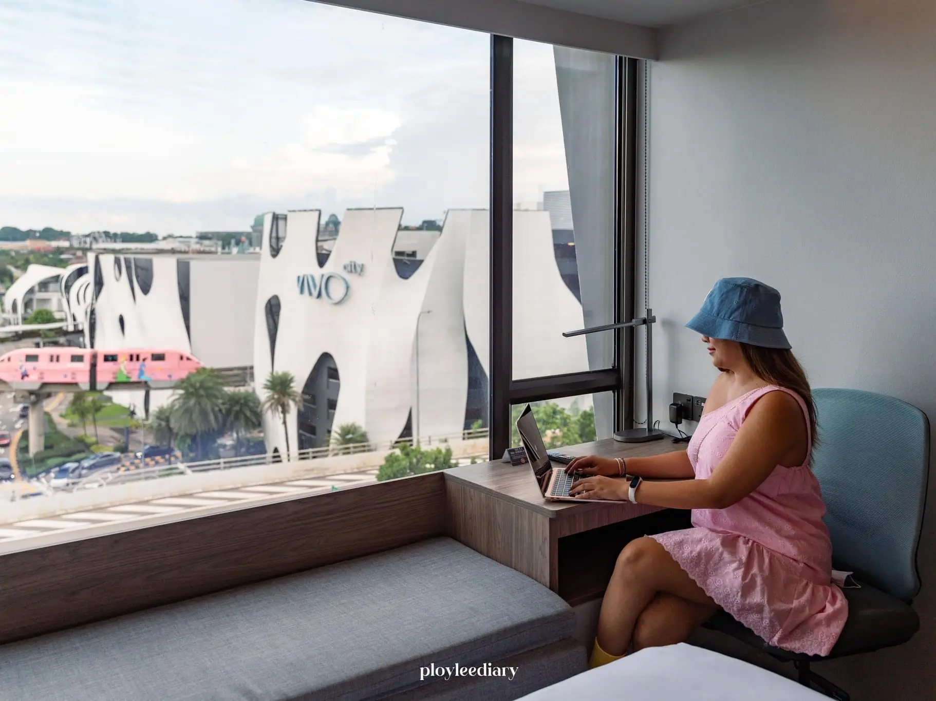 รีวิวที่พักสิงคโปร์ ใกล้ 𝗨𝗻𝗶𝘃𝗲𝗿𝘀𝗮𝗹 𝗦𝘁𝘂𝗱𝗶𝗼 | แกลเลอรีที่โพสต์โดย Ploylee Diary | Lemon8