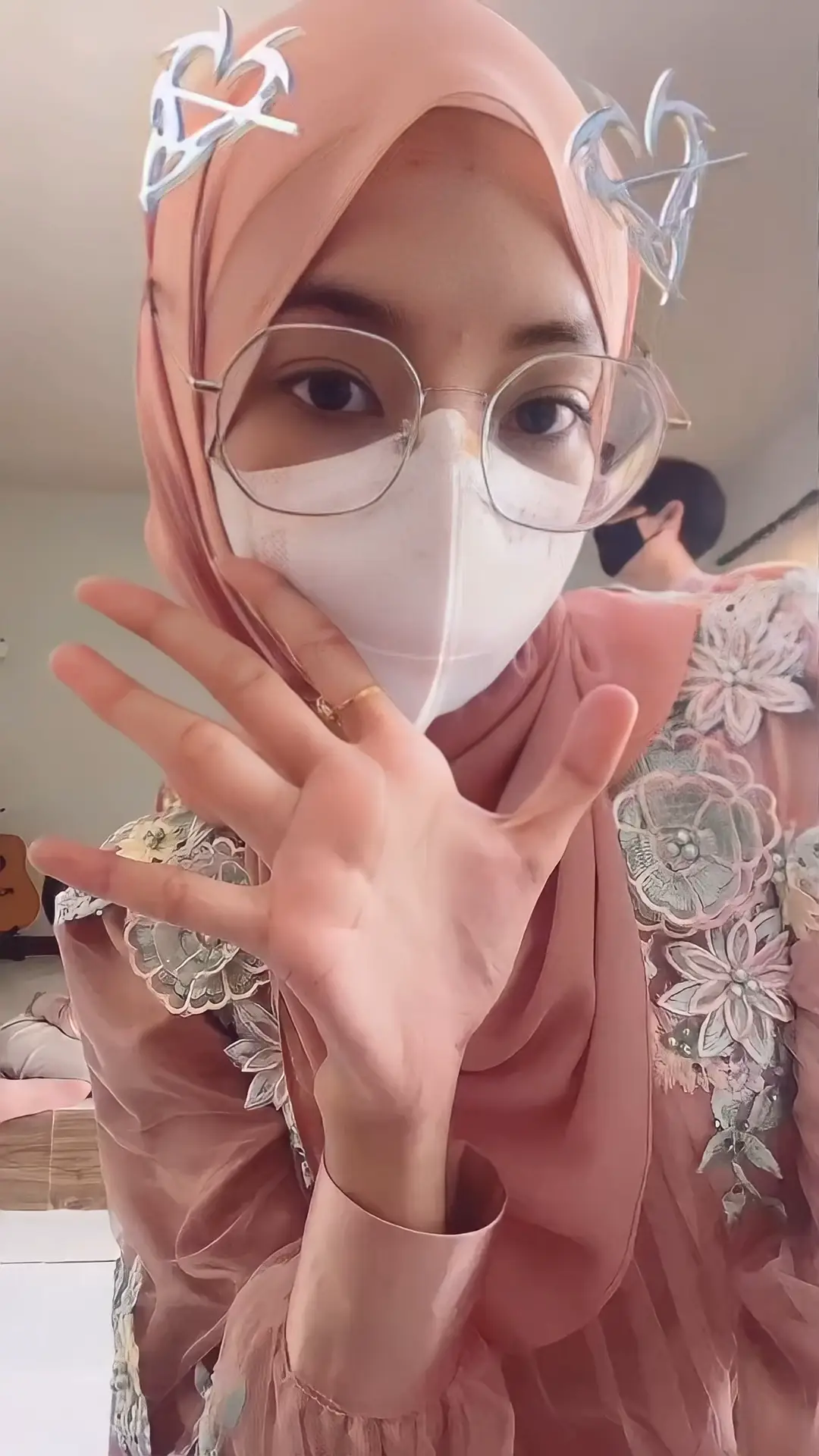 I just need 1 minute to make sure i look good...🗯️ | วิดีโอที่เผยแพร่โดย aidnierjt | Lemon8