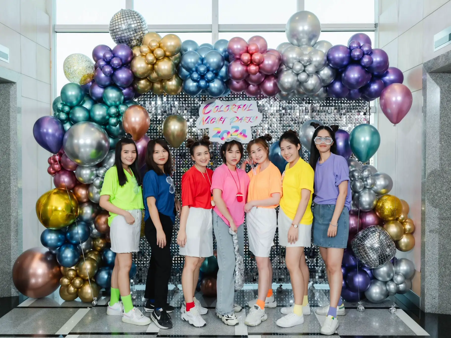 20 ไอเดียยอดนิยมเกี่ยวกับ Colorful Style Party ในปี 2025