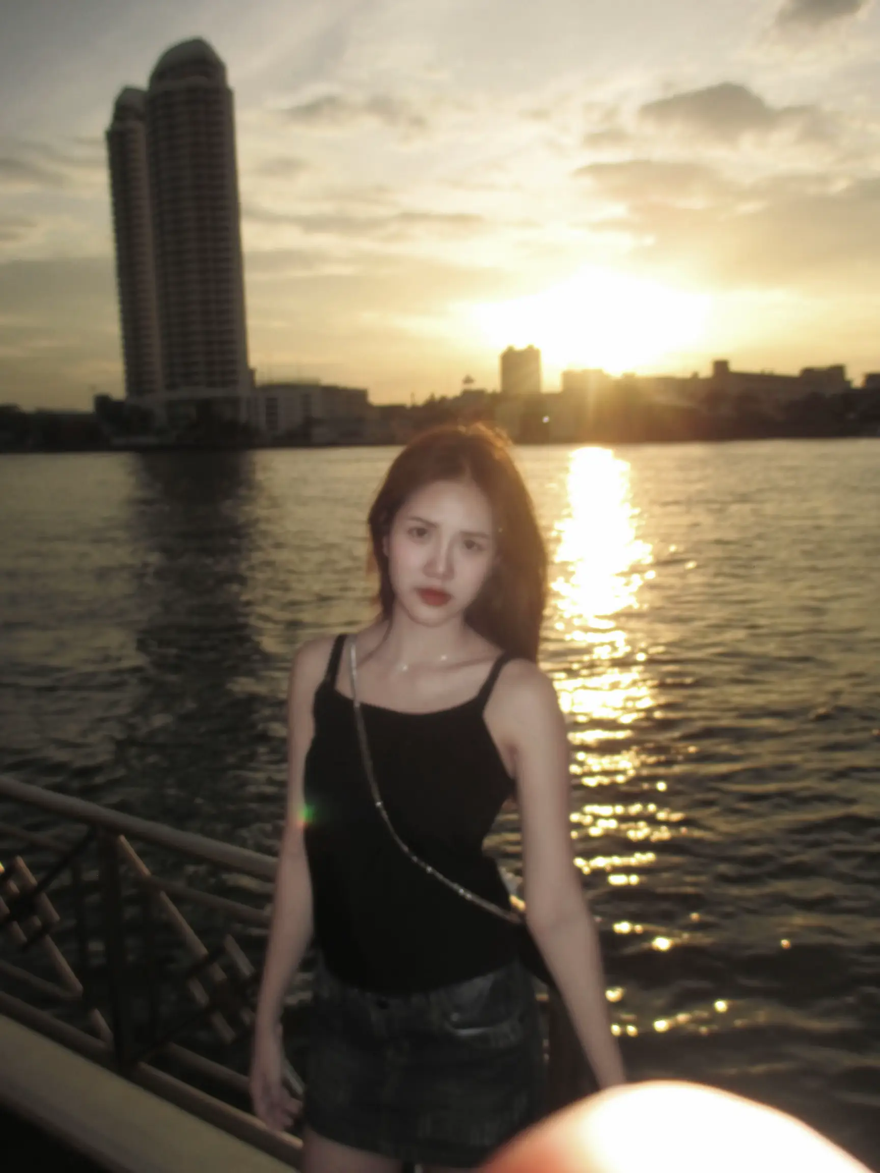 ถนนพระอาทิตย์ช่วงพระอาทิตย์ตกดิน🌄 | แกลเลอรีที่โพสต์โดย kanphitcha | Lemon8