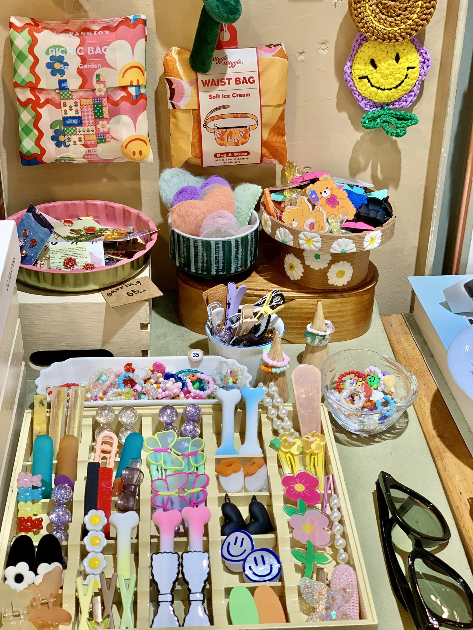 ร้านกิ๊ฟช็อป บนตึกแดง | แกลเลอรีที่โพสต์โดย Noon Channel | Lemon8