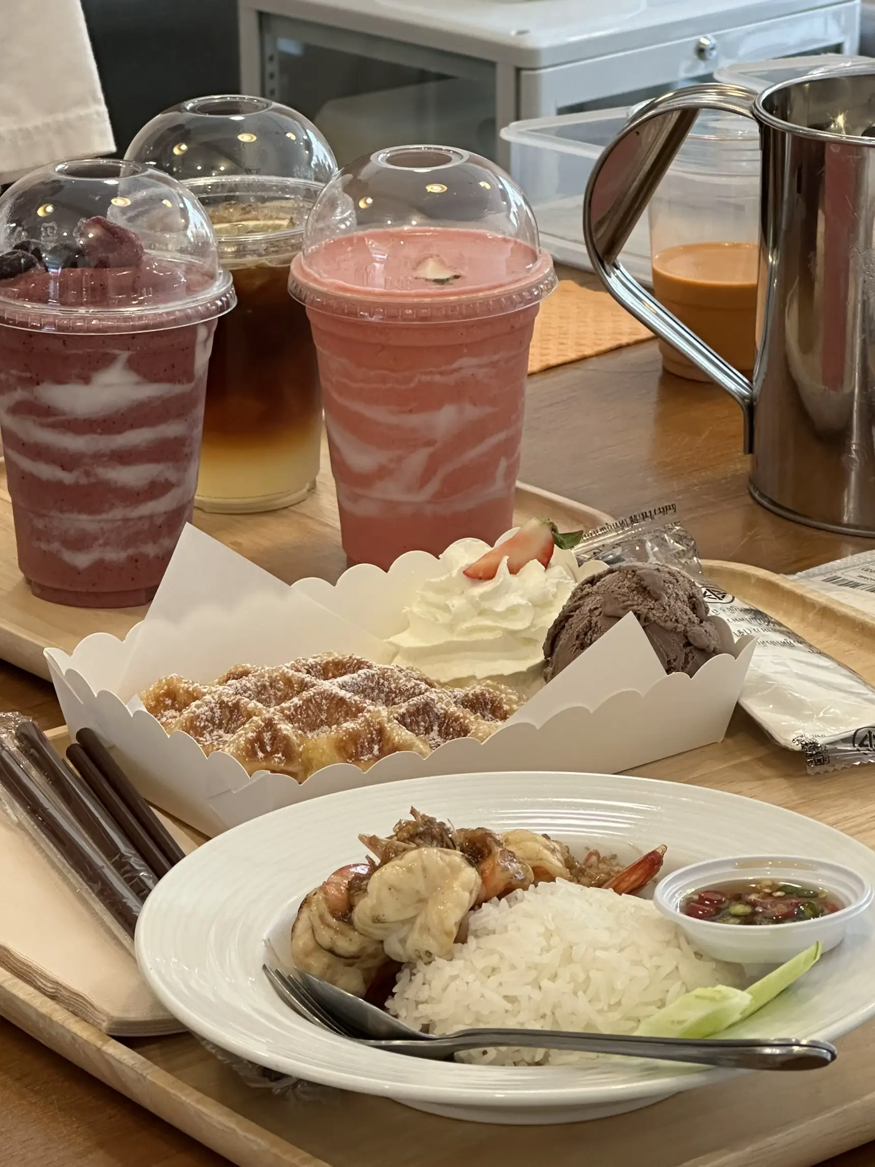 SEASON COFFEE & STUDIO : คาเฟ่สวยย่านราชมัง 🥤🥐🤍 | แกลเลอรีที่โพสต์โดย AeNine _ss | Lemon8