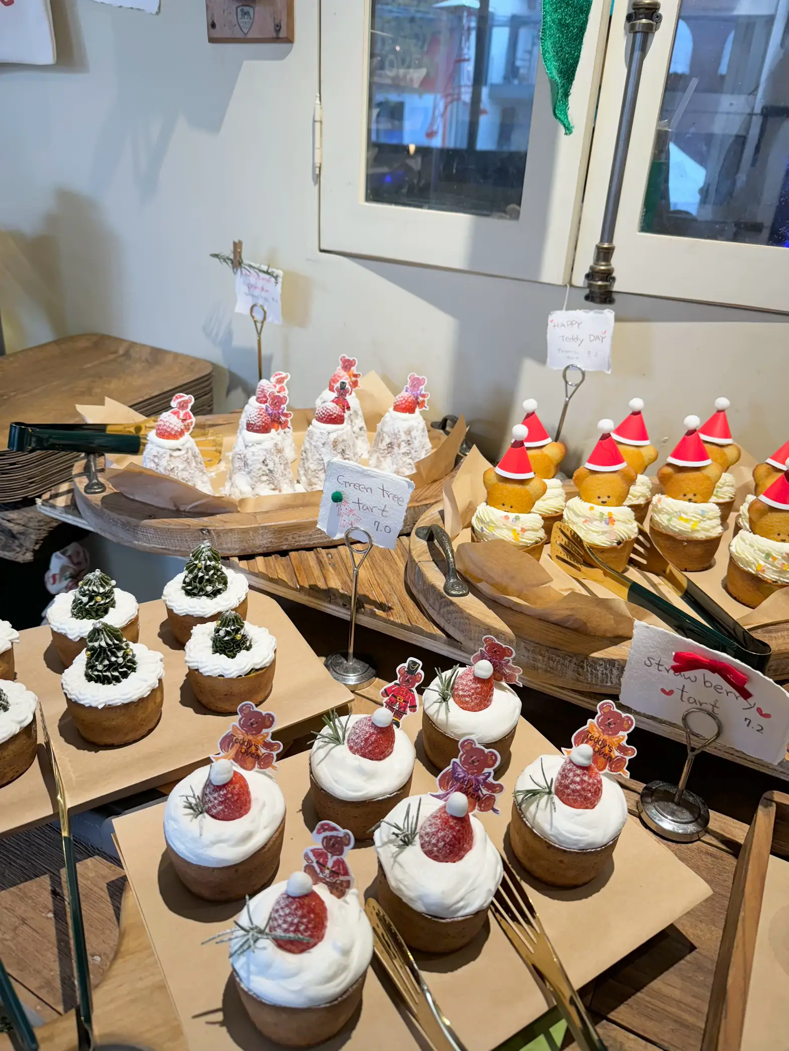 Teddy’s oven cafe in Korea🇰🇷 | แกลเลอรีที่โพสต์โดย rjir.oa | Lemon8