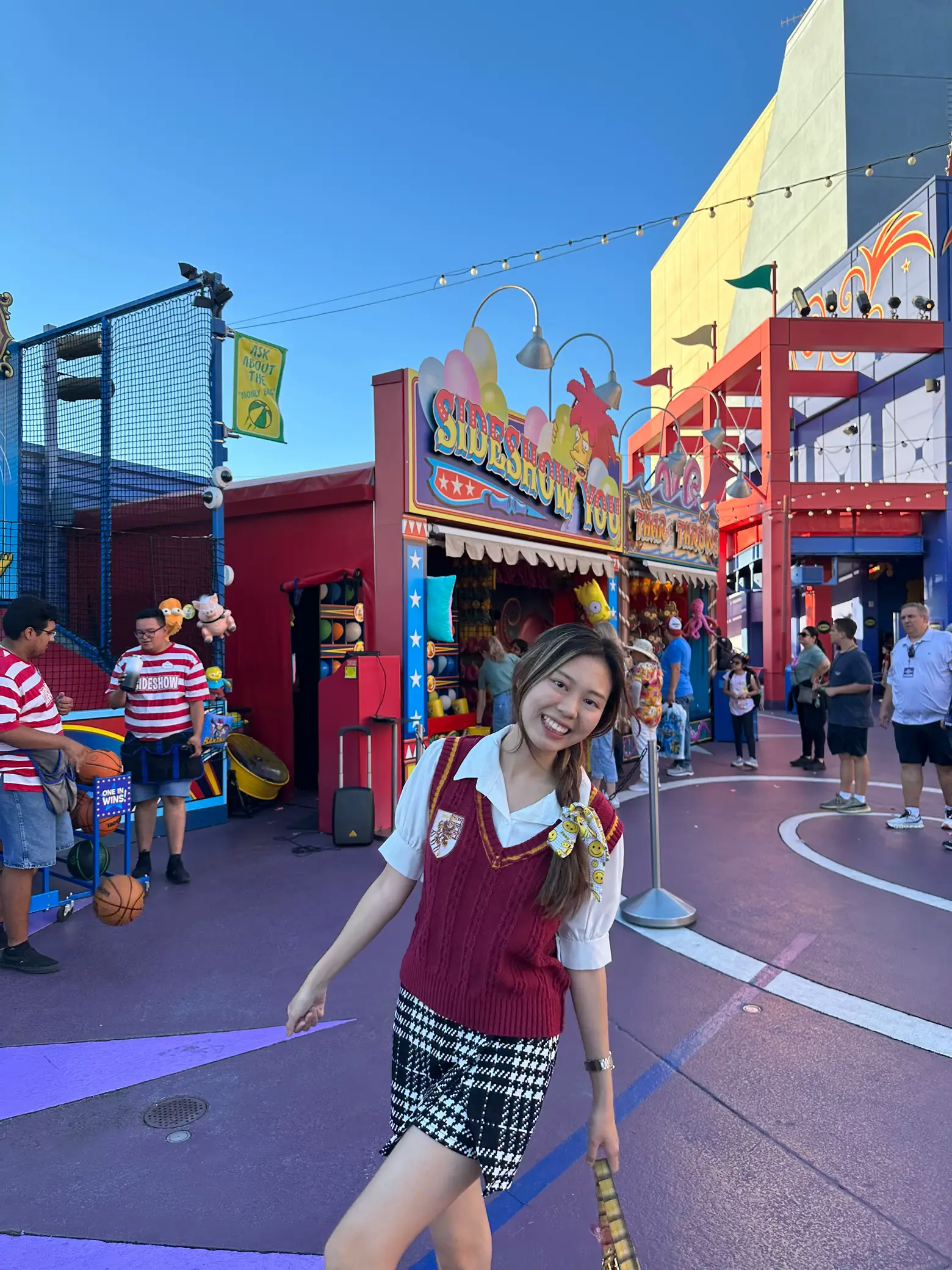 OOTD red outfit ต้อนรับ Christmas ♥️ | แกลเลอรีที่โพสต์โดย 蜜🌷 | Lemon8