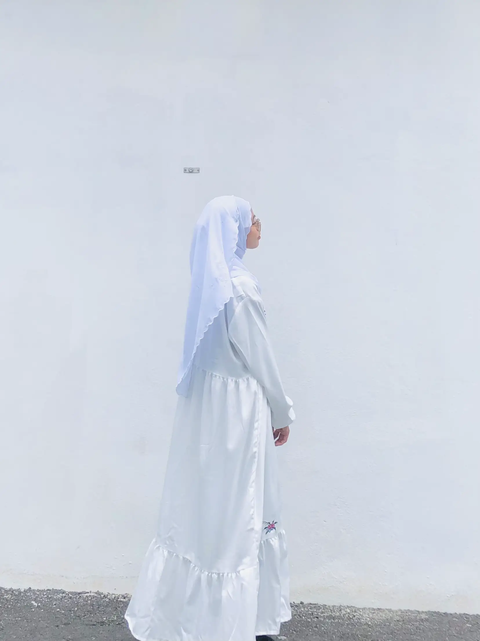 MY WHITE RAYA OUTFIT 🤍🫧🥶 | Galeri disiarkan oleh Zl.nabila | Lemon8