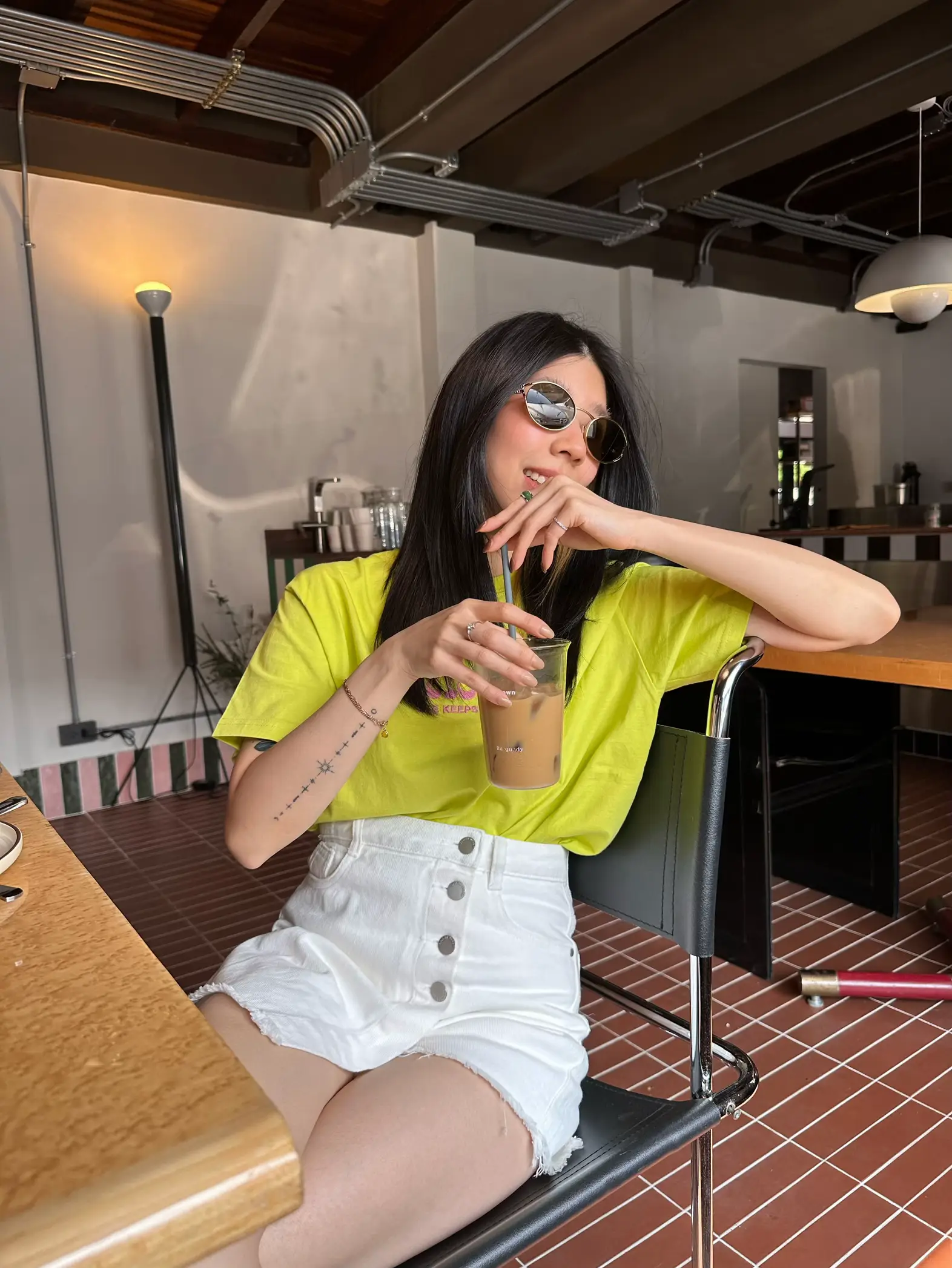 brown burgundy ☕️ บอกต่อคาเฟ่ vibe ดี พระราม 9 | แกลเลอรีที่โพสต์โดย EatChapter | Lemon8