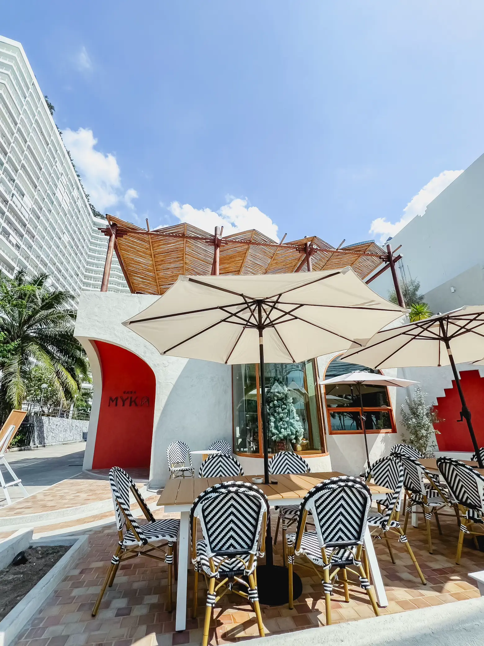 Casa Myka Cafe ริมหาดจอมเทียน | แกลเลอรีที่โพสต์โดย MYTWINP | Lemon8