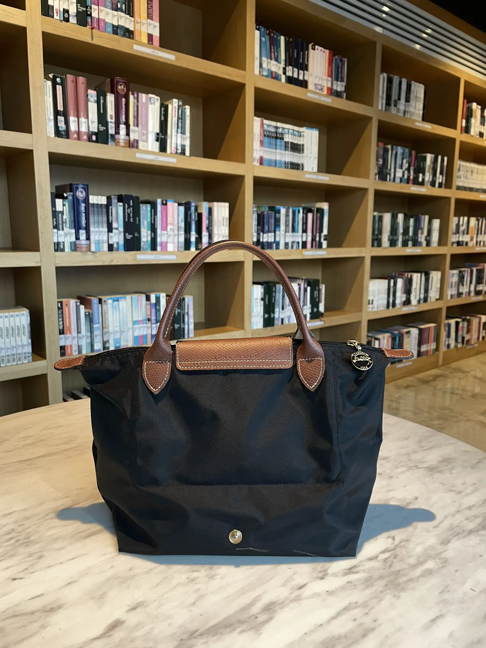 LONGCHAMP LE PLIAGE ORIGINAL TOP HANDLE BAG | แกลเลอรีที่โพสต์โดย aatomcus | Lemon8