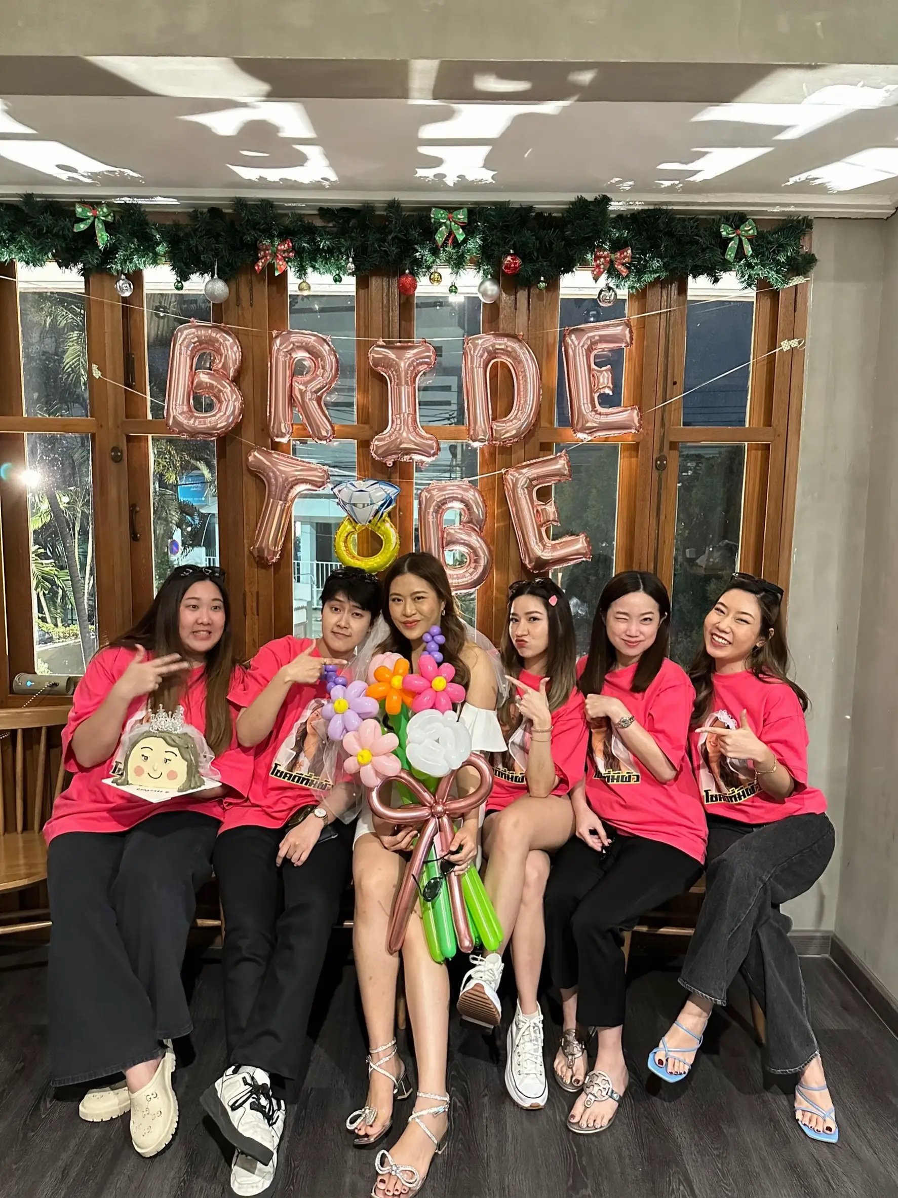 จัด Hen night ให้เพื่อน สวยปัง ประทับใจ! ราคาเป็นมิตร🍋 | แกลเลอรีที่โพสต์โดย แพรวนี่รีวิว | Lemon8