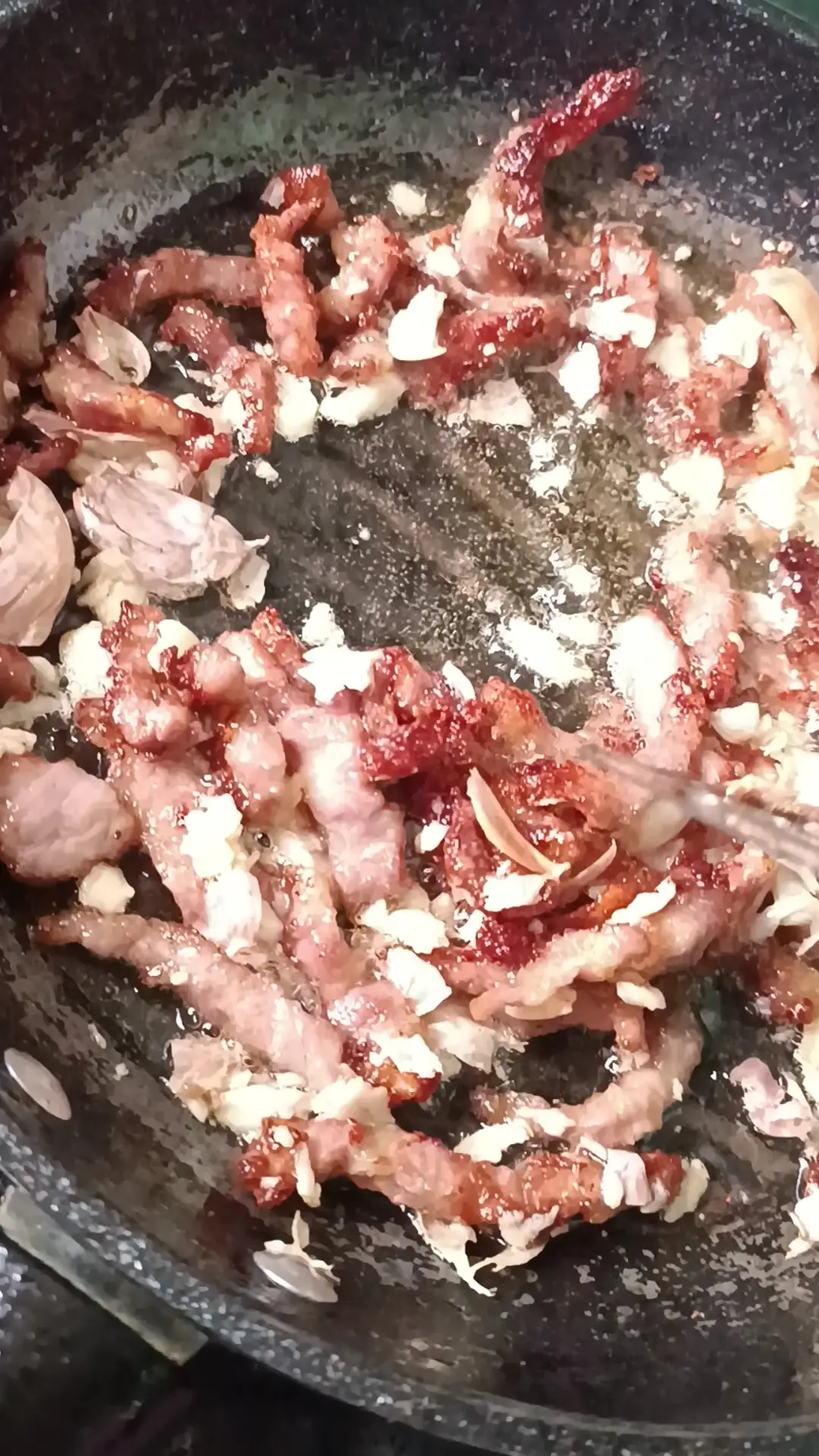 เนื้อวัวทอดกระเทียมกรอบๆ | วิดีโอที่เผยแพร่โดย Ploysaii Poti | Lemon8