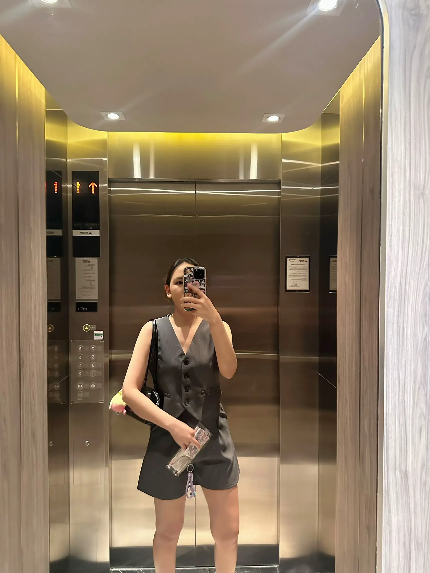 Office look — ไอเดียแต่งตัวไปทำงาน | แกลเลอรีที่โพสต์โดย hello world | Lemon8