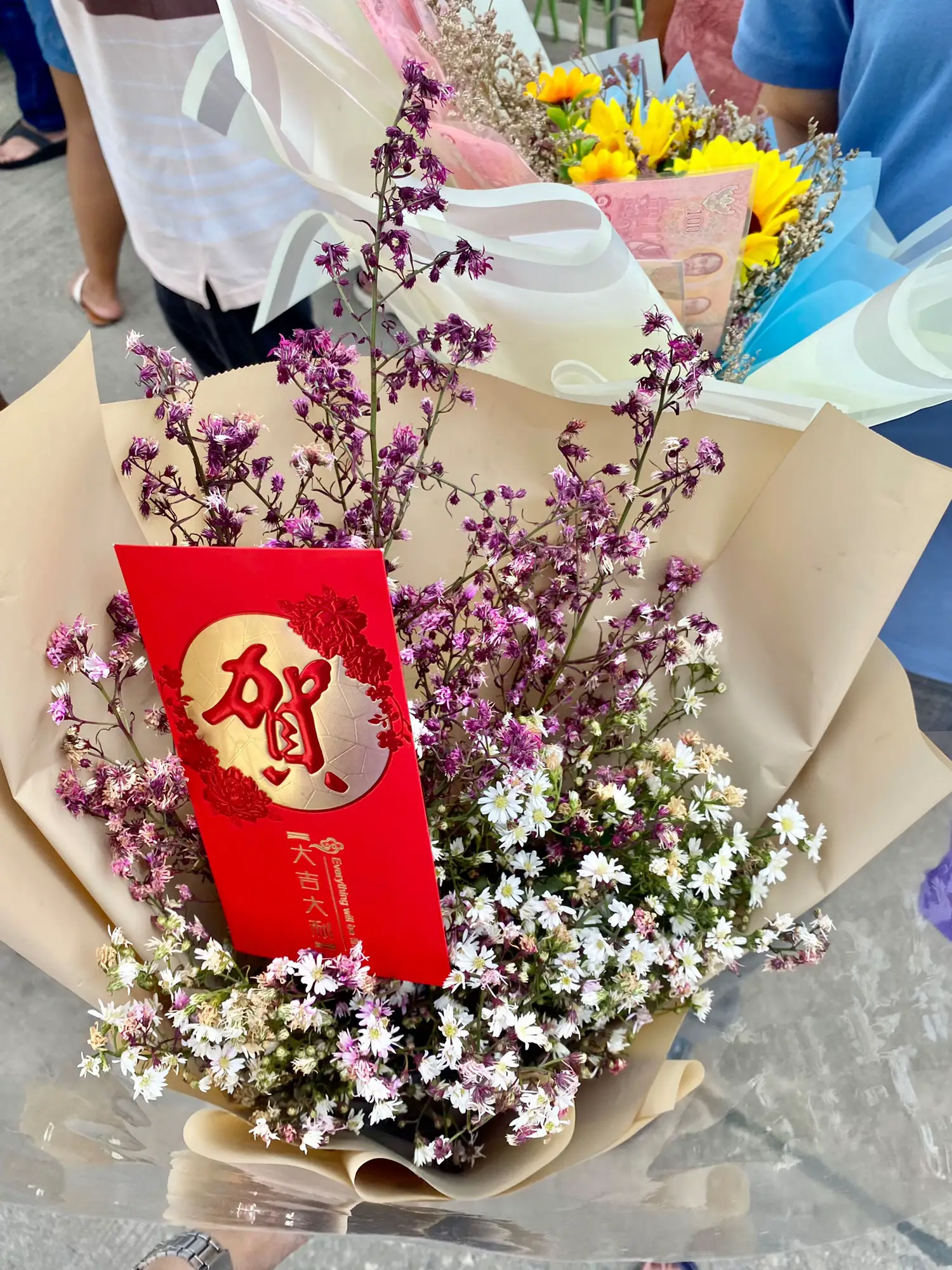 ชุดไปงานรับปริญญา 👩🏻‍🎓 | แกลเลอรีที่โพสต์โดย prapa_cmp | Lemon8