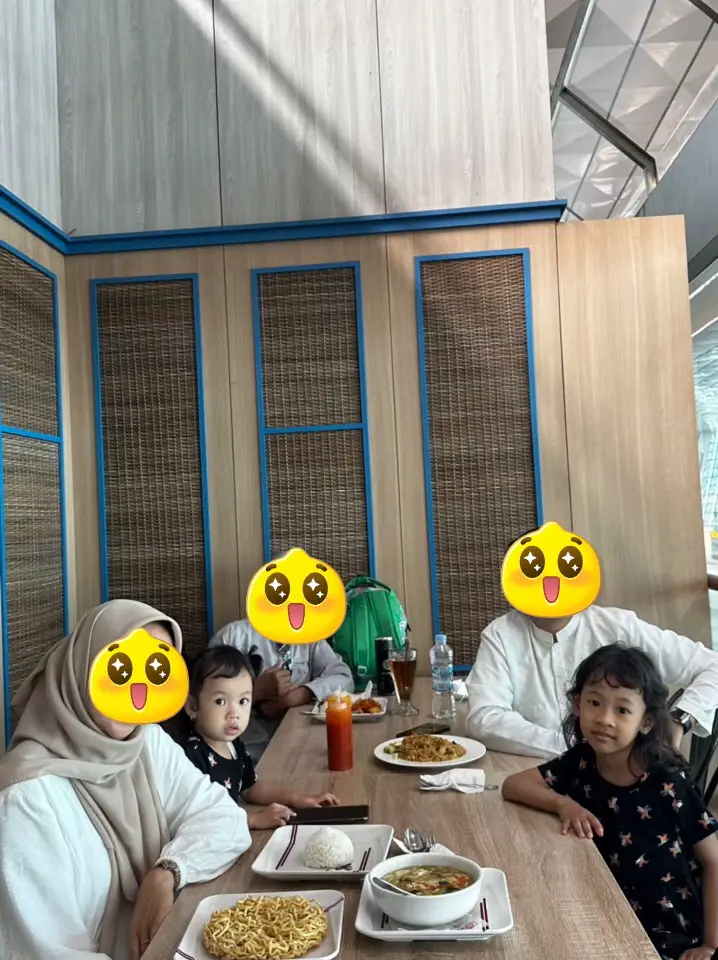 makan sambil lihat pesawat? you must try! | Galeri diposting oleh Tiya Wardani | Lemon8