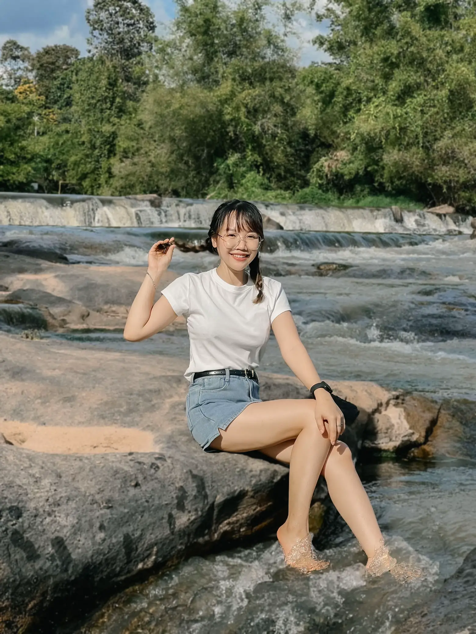 ไอเดียท่าโพส ถ่ายรูปที่น้ำตก | แกลเลอรีที่โพสต์โดย Natt_Cha | Lemon8