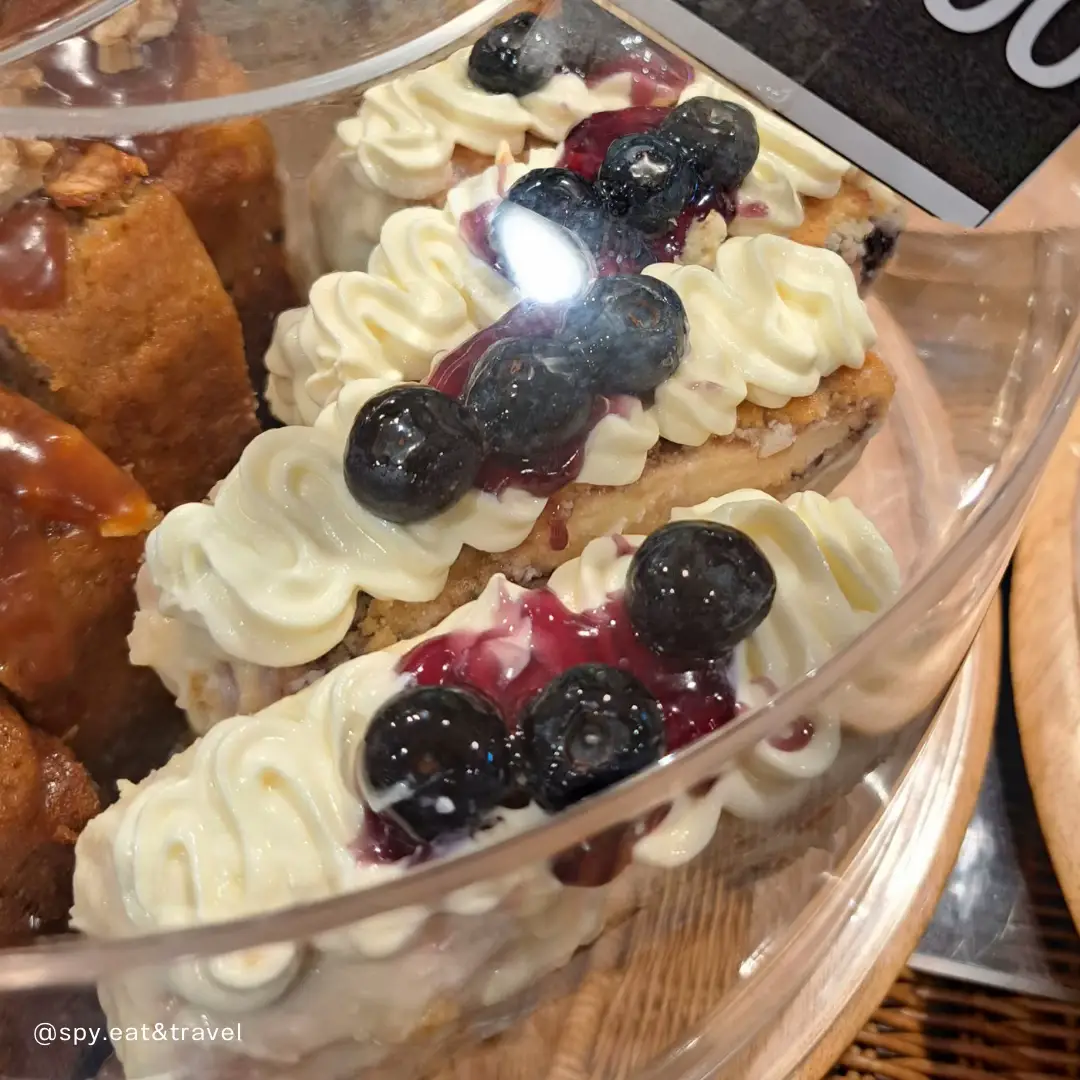 🫐 Blueberry Cream Cheese 🧀 | The Baker 🍞 | แกลเลอรีที่โพสต์โดย spy.eat&travel | Lemon8