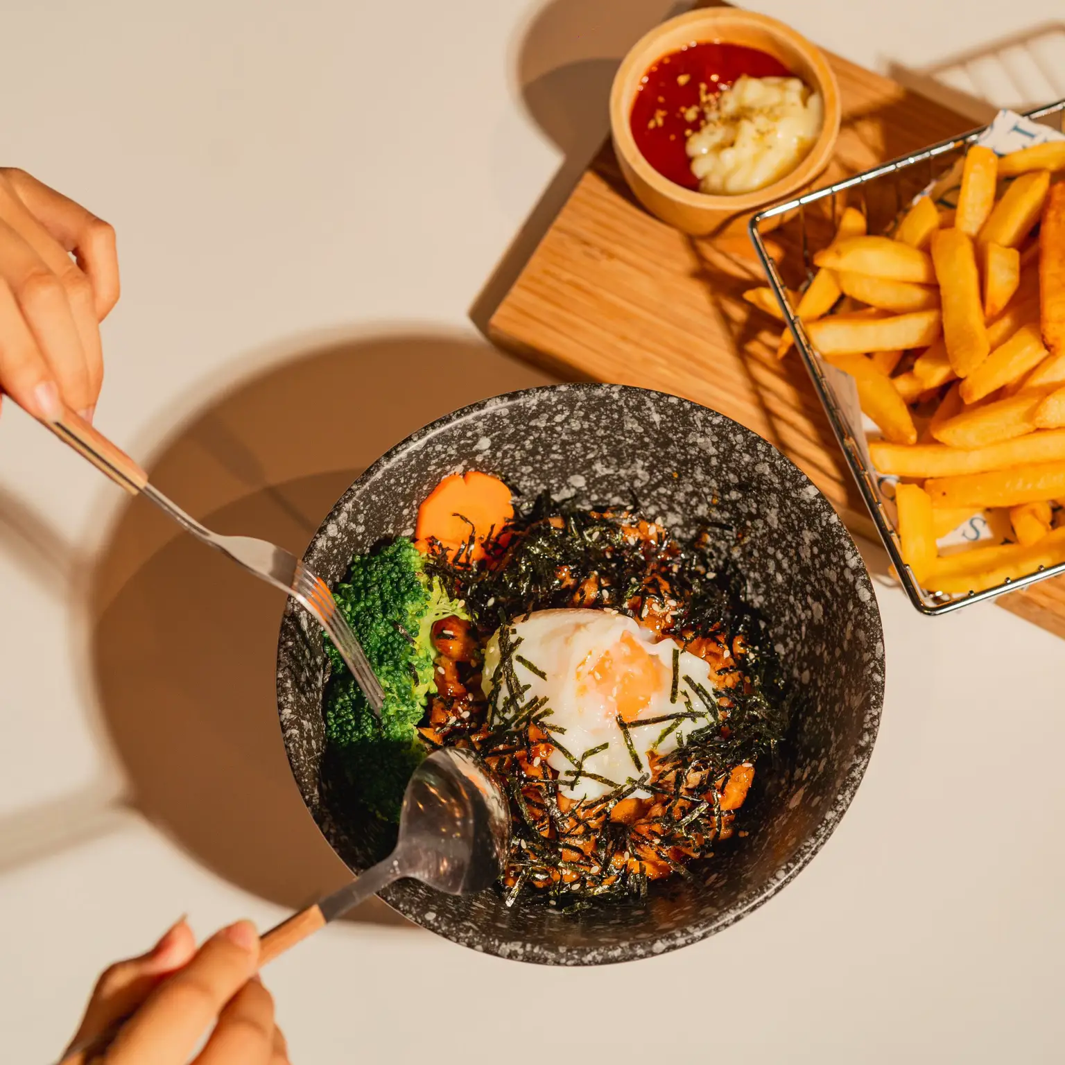 บ้านต้นไม้สีขาว 𝑩𝒂𝒂𝒏 𝑻𝒐𝒏 𝑴𝒂𝒊 𝑺𝒊 𝑲𝒉𝒂𝒘 🏡🤍 | แกลเลอรีที่โพสต์โดย หนิงมาแชร์ | Lemon8