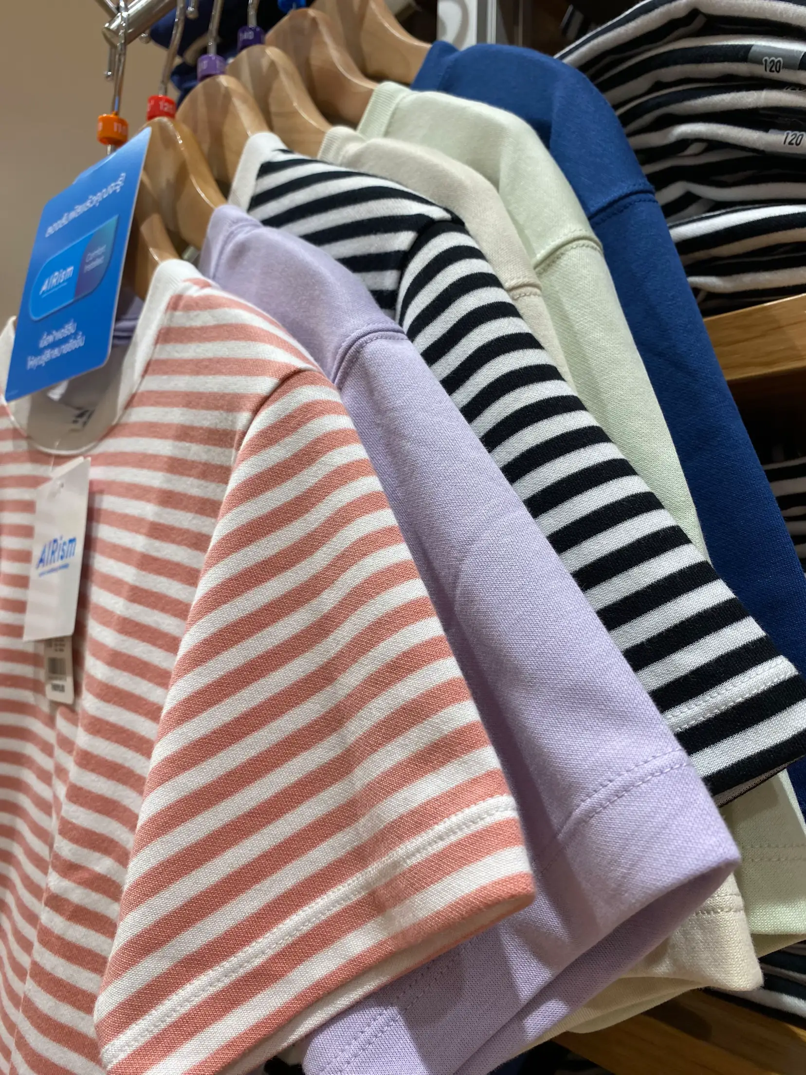 🎽UNIQLO ใส่เสื้อเด็ก ประหยัดเงินไปในตัว 🤭 | แกลเลอรีที่โพสต์โดย Maysa ลองรีวิว | Lemon8