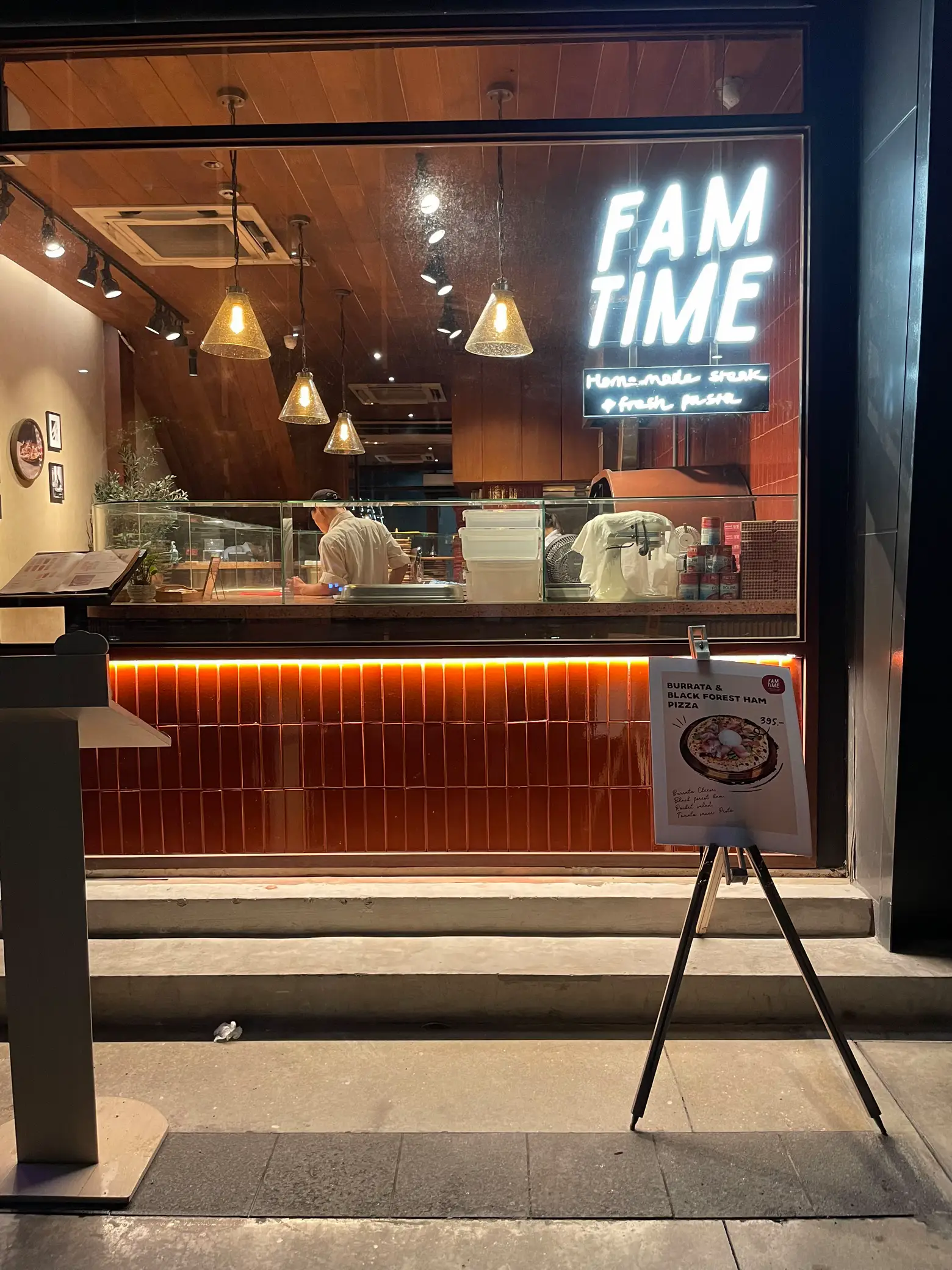 FAM TIME พิซซ่าร้านดังกลางสยาม อร่อย ราคาไม่แรง! 🍕🍕 | แกลเลอรีที่โพสต์โดย Milkkiiway | Lemon8
