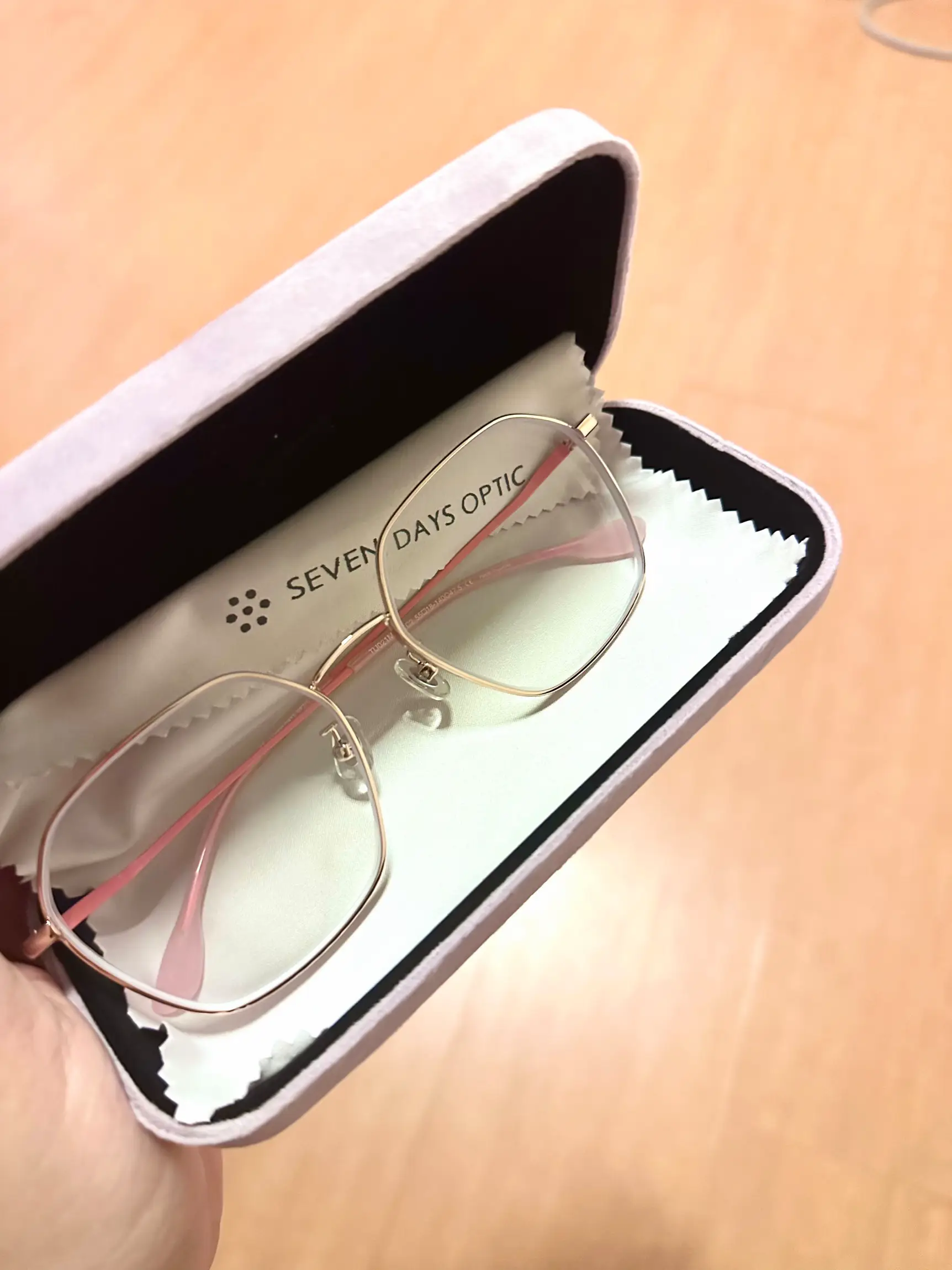 Review แว่นตาเก๋ๆจาก Seven days optic | แกลเลอรีที่โพสต์โดย Gjobshii | Lemon8