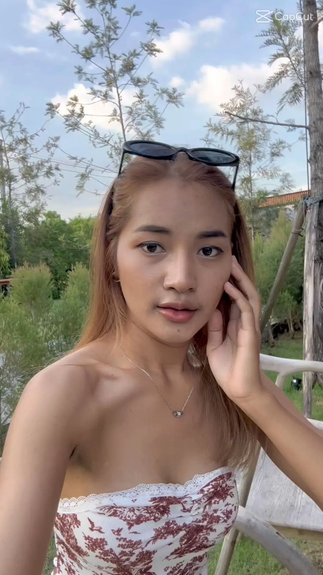 เที่ยวคาเฟ่คนเดียว w/ขาตั้งกล้อง 🚶‍♀️😱 | วิดีโอที่เผยแพร่โดย Aom Srs | Lemon8