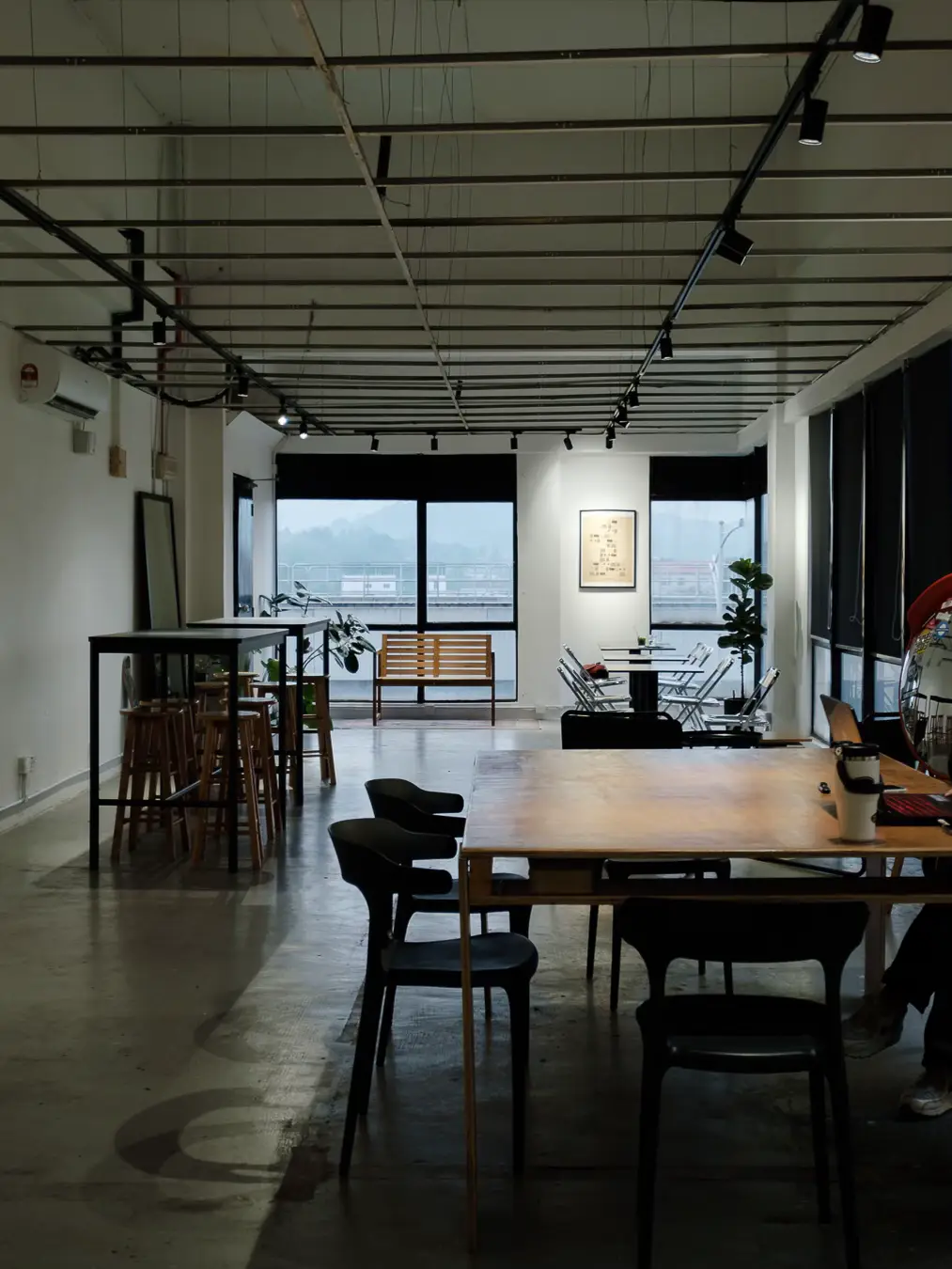 🚞Muslim-owned MRT Train view CAFE just 5' walking🚞 | Galeri disiarkan ...