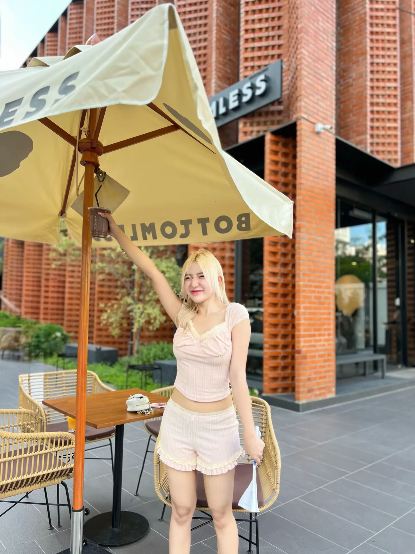 𝐁𝐞𝐬𝐭 𝐂𝐚𝐟𝐞 I 𝐄𝐏.𝟑 𝐁𝐨𝐭𝐭𝐨𝐦𝐥𝐞𝐬𝐬 𝐂𝐚𝐟𝐞 🥐🧋 | Gallery posted by __thechina | Lemon8