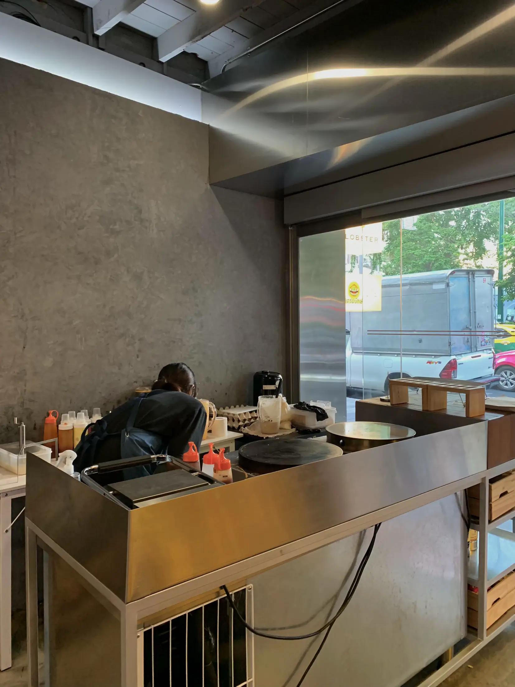 แจกพิกัดที่นั่งทำงานย่านพร้อมพงษ์ 📚 | แกลเลอรีที่โพสต์โดย jry | Lemon8