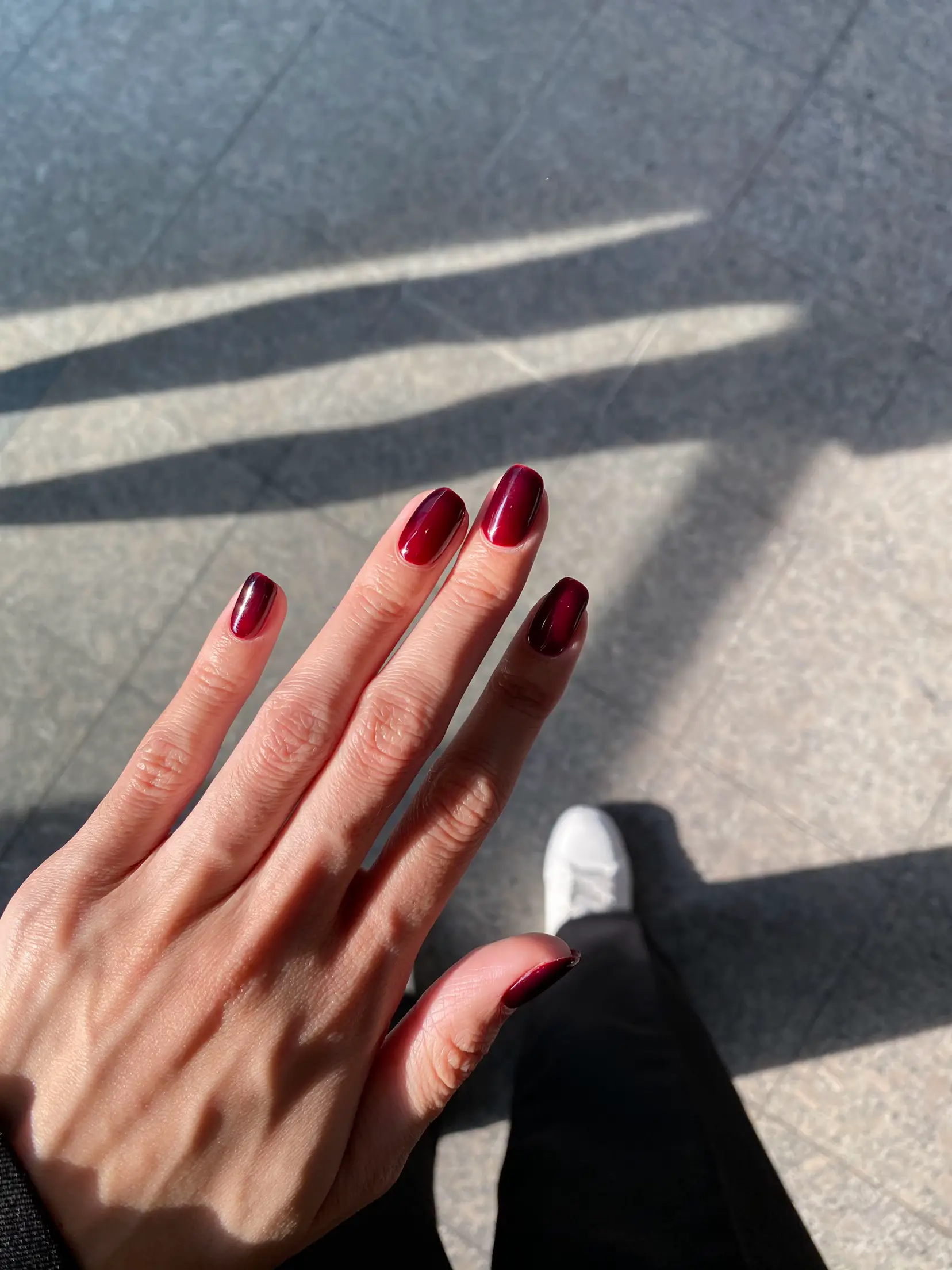 Red nail theory 💅🏼🍒 | แกลเลอรีที่โพสต์โดย Jenjira🐰 | Lemon8