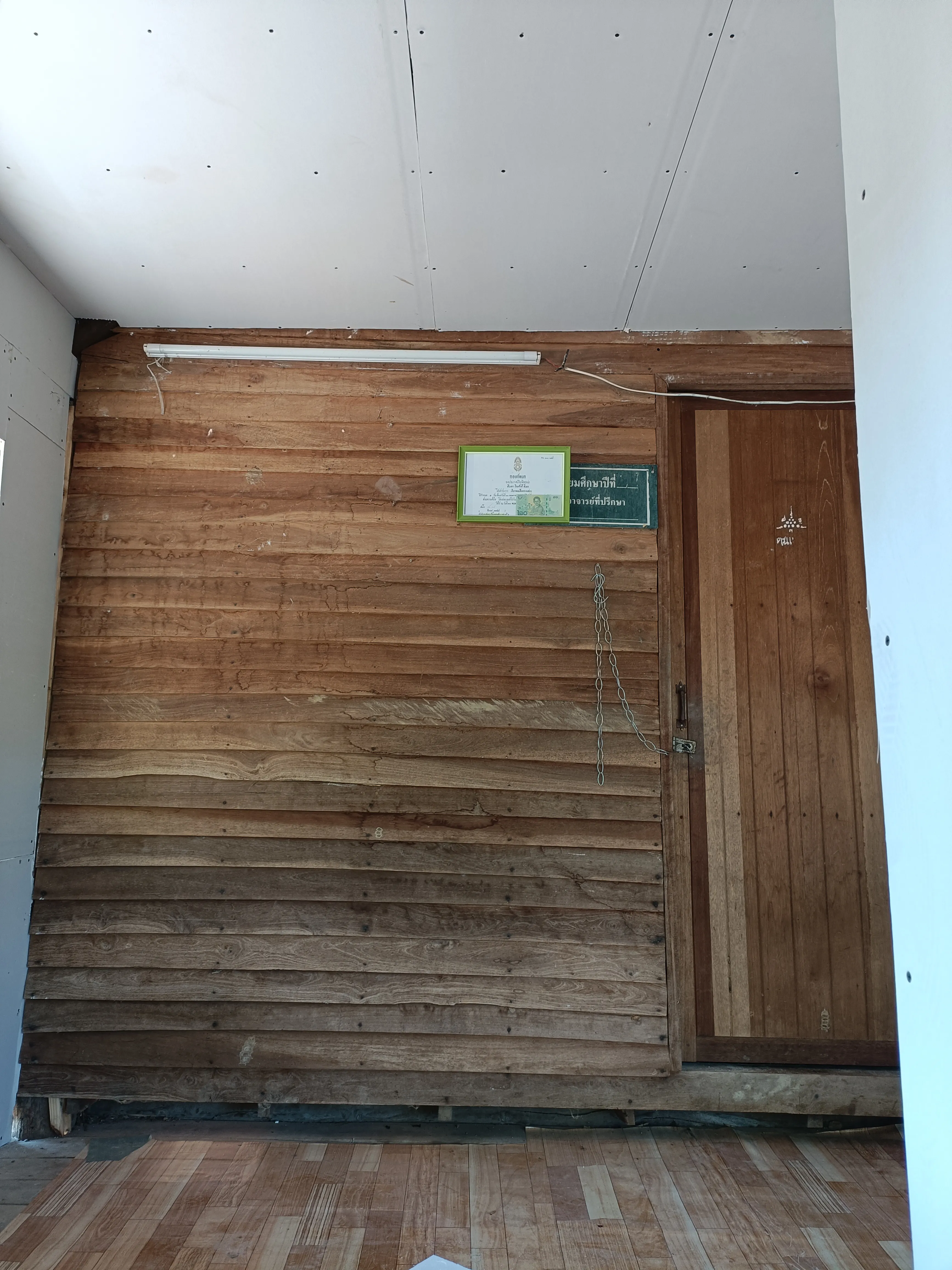 ทำฝ้าเพดานเอง ต้องใช้เลื่อยแบบนี้นะครับ | แกลเลอรีที่โพสต์โดย Wolf Carpentry | Lemon8