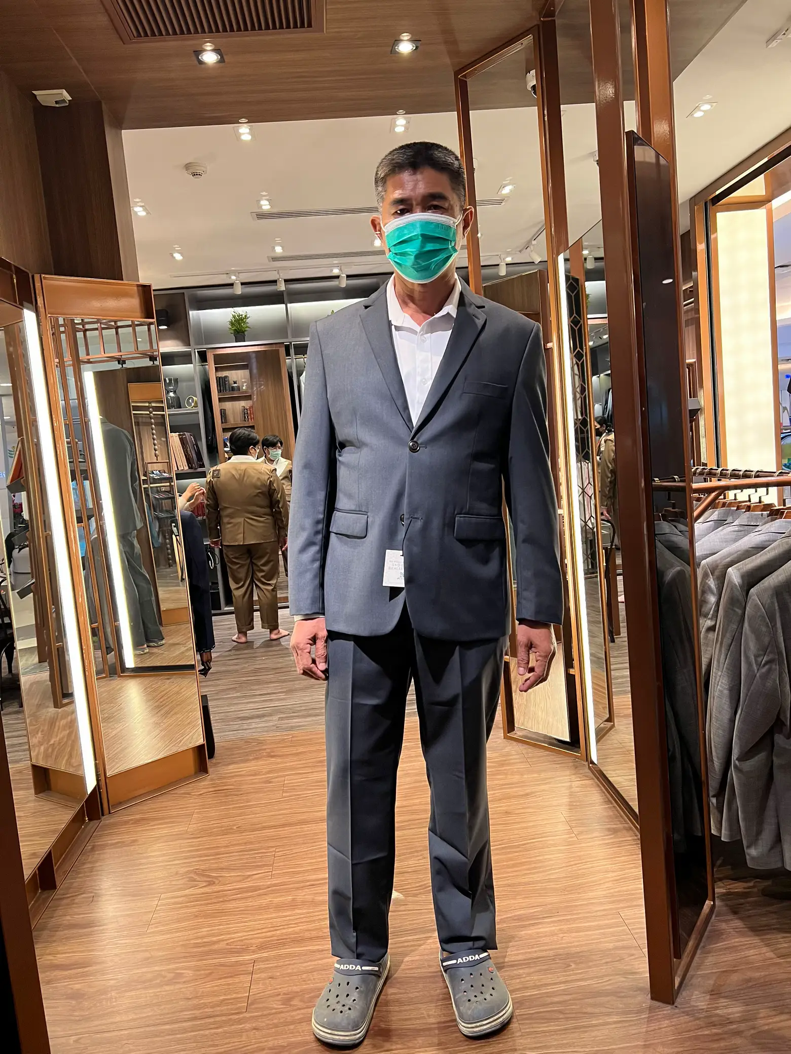 ซื้อชุดคุณพ่อเจ้าสาว @SUIT CUBE | แกลเลอรีที่โพสต์โดย ผึ้งพาเที่ยว | Lemon8
