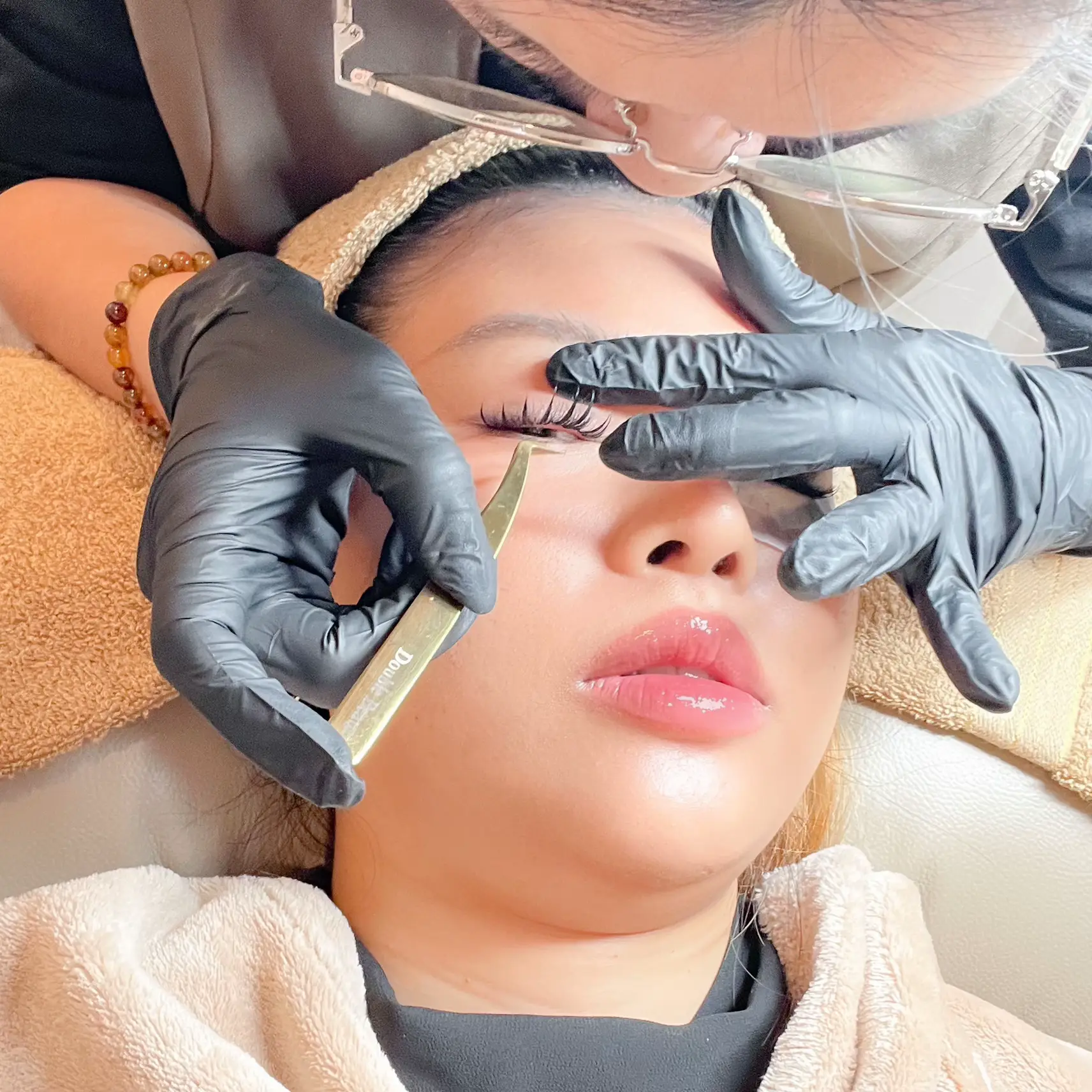 ต่อขนตาบน-ล่าง แบบจับช่อ แบ๊วเกาหลีไม่ไหว | แกลเลอรีที่โพสต์โดย MAY NESSA | Lemon8