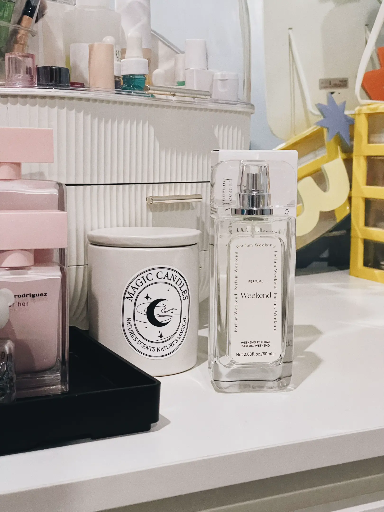 WEEKEND PERFUME แฝดน้องน้ำหอมดัง 🤍 | แกลเลอรีที่โพสต์โดย ymhomost | Lemon8