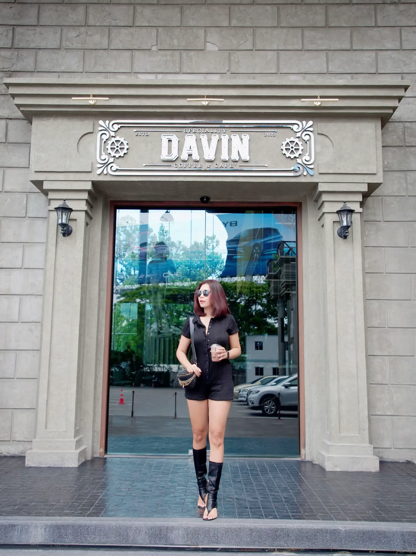 ชอบเที่ยว : คาเฟ่สไตล์กรีกโรมันสุดอลังการ Davin Cafe🏛️ | แกลเลอรีที่โพสต์โดย 🐷 𝕄𝕒𝕞𝕞𝕪 🐷 | Lemon8