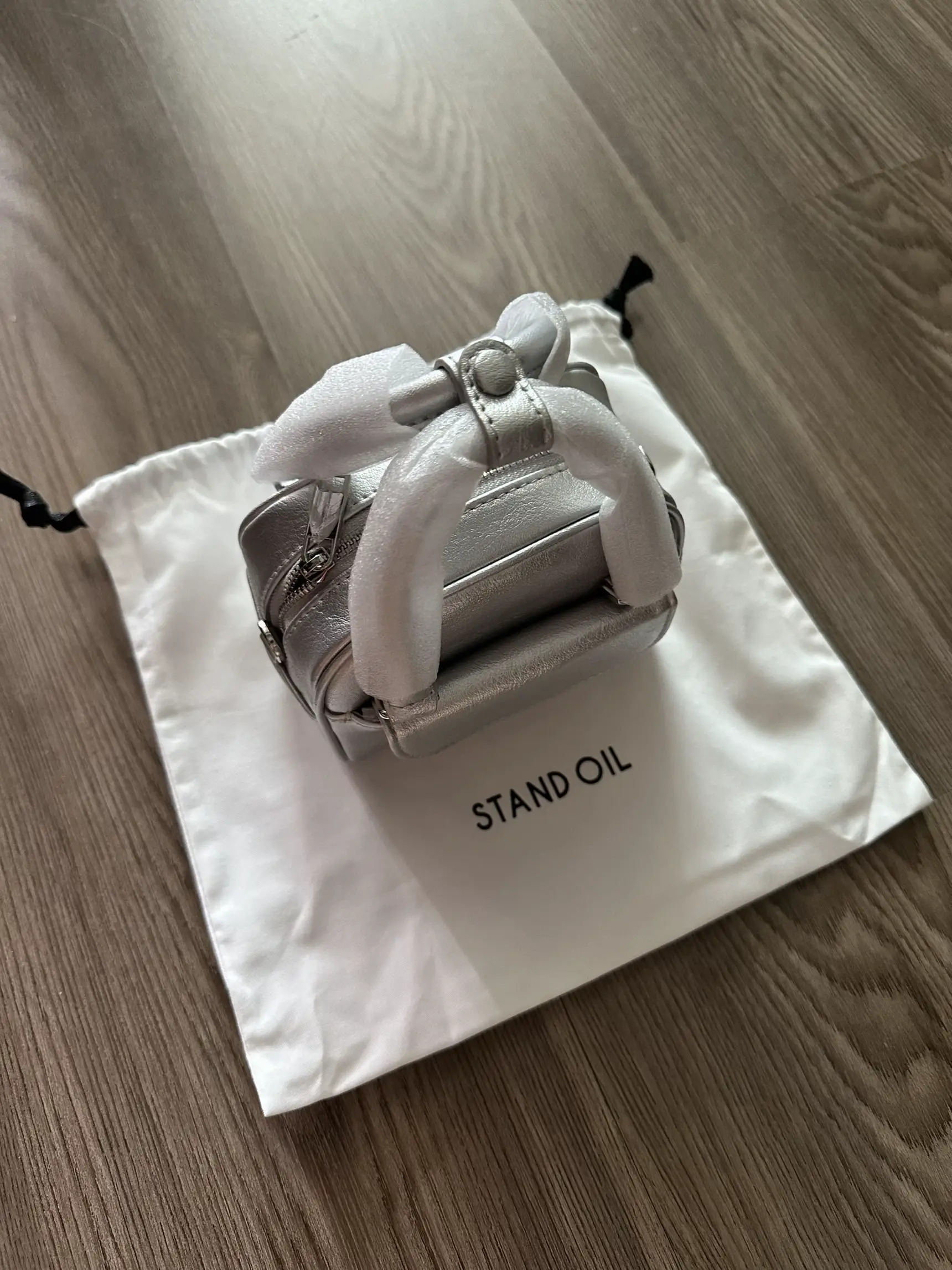 Stand oil bag-Chubby Bag Tiny | แกลเลอรีที่โพสต์โดย 𝘋𝘰𝘶𝘣𝘭𝘦 𝘈.🪐 | Lemon8