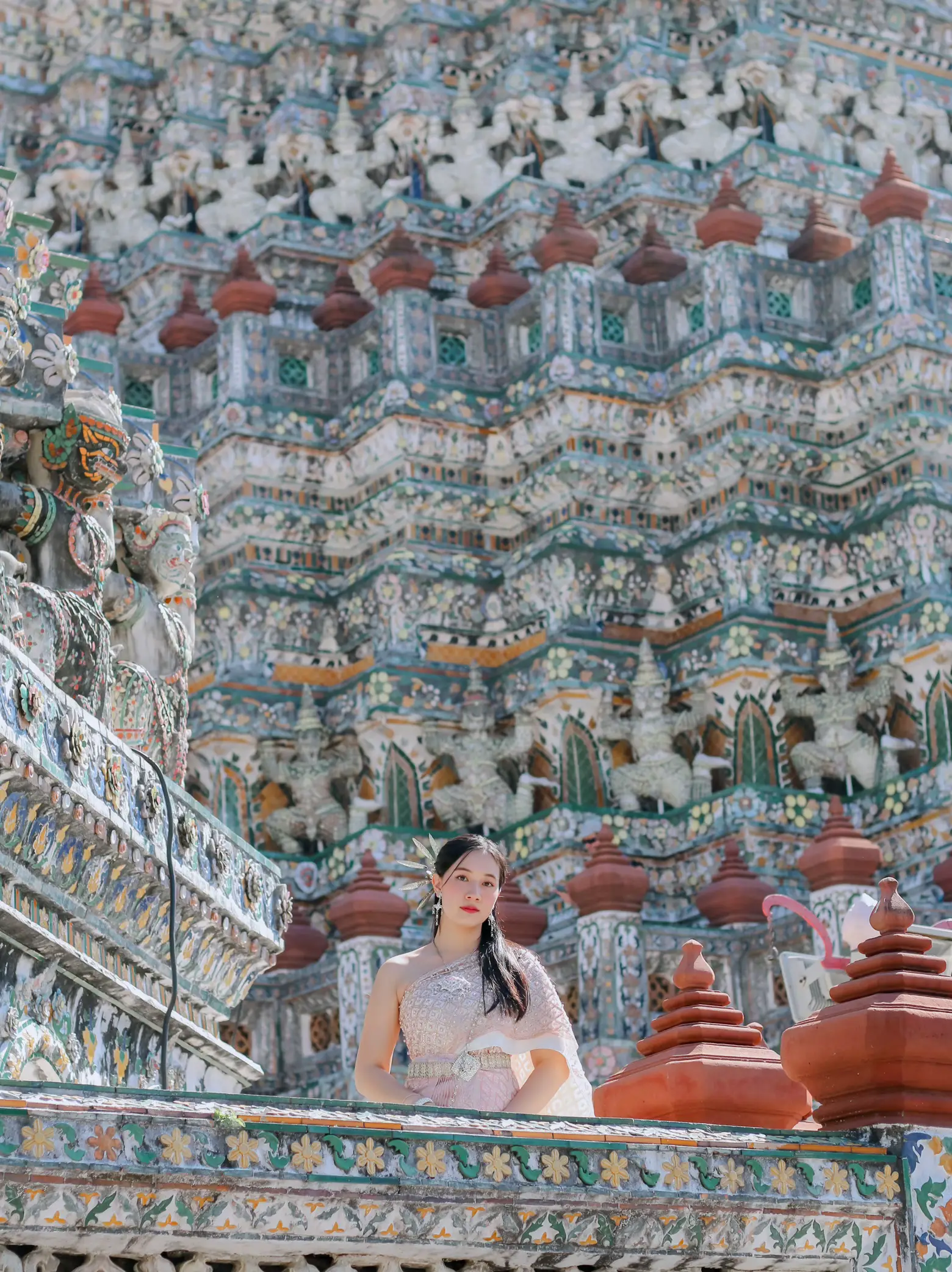 ใส่ชุดไทยแล้วไปถ่ายรูปวัดอรุณกัน🫶🏻 | แกลเลอรีที่โพสต์โดย Pladao🦋 | Lemon8