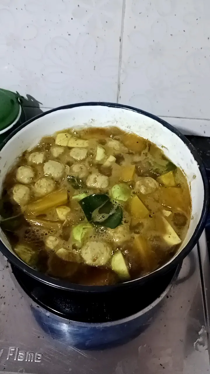 แกงไตปลา ลูกชิ้นเนื้อ | วิดีโอที่เผยแพร่โดย saowapa-hy | Lemon8