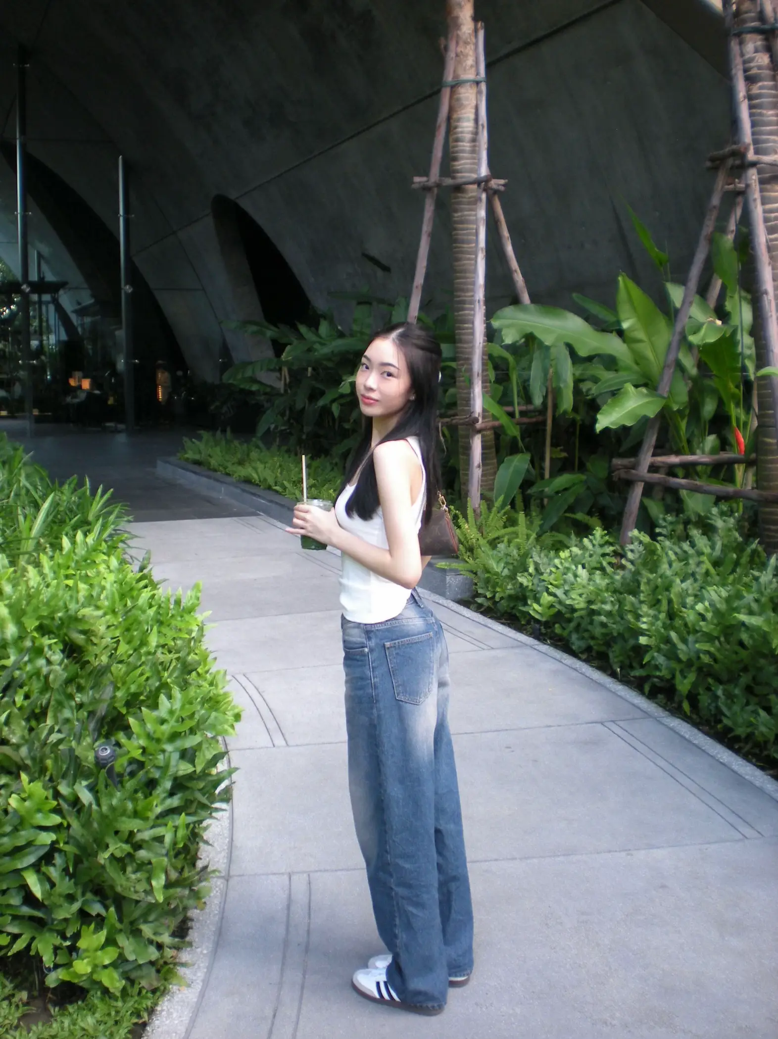 TankTop Outfit 💡 | แกลเลอรีที่โพสต์โดย Amis Basic | Lemon8