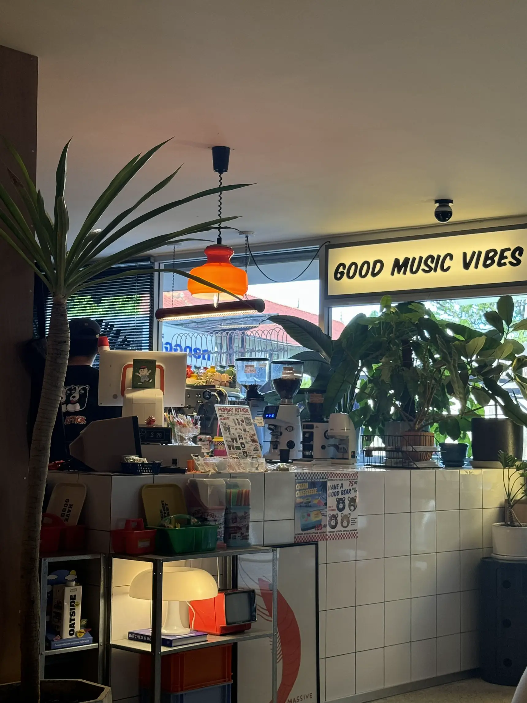 คาเฟ่เชียงใหม่ MONDAY ATTACK! | แกลเลอรีที่โพสต์โดย Tinakirana_ | Lemon8