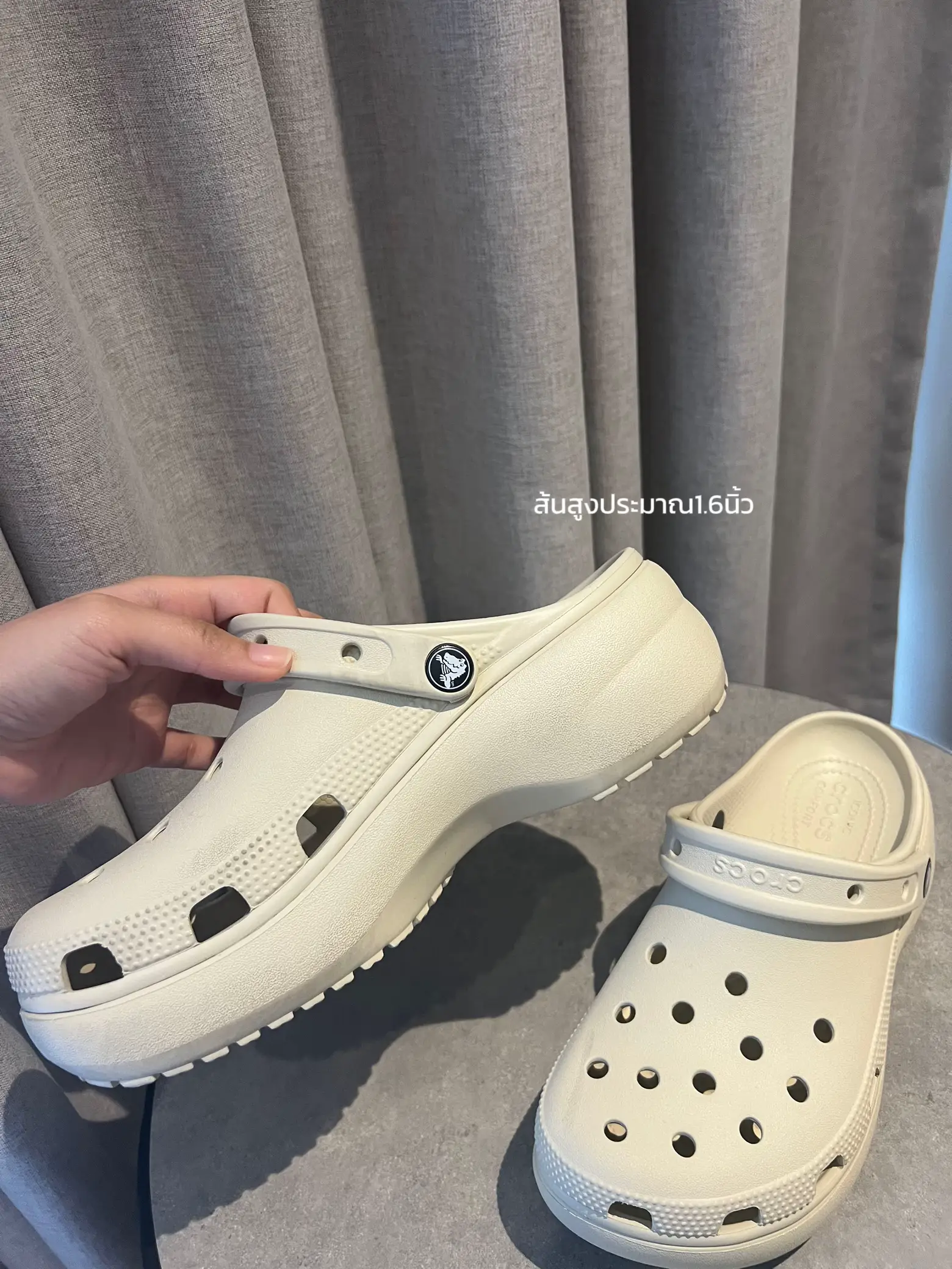 ป้ายยารองเท้า CROCS Classic Platform Clog 👀 | แกลเลอรีที่โพสต์โดย ...