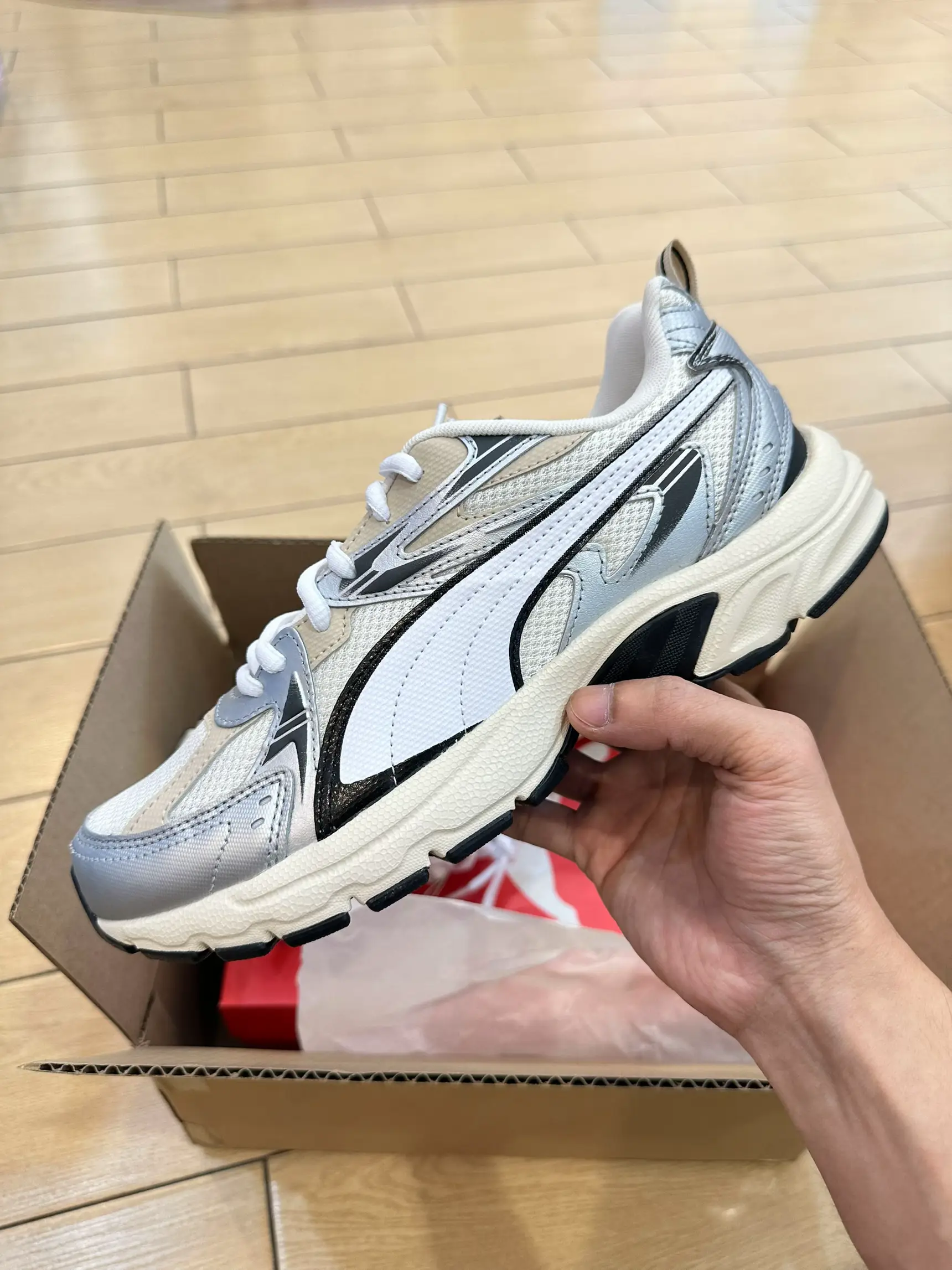 20 ไอเดียยอดนิยมเกี่ยวกับ รองเท้าสีเงินเมทัลลิค ในปี 2024