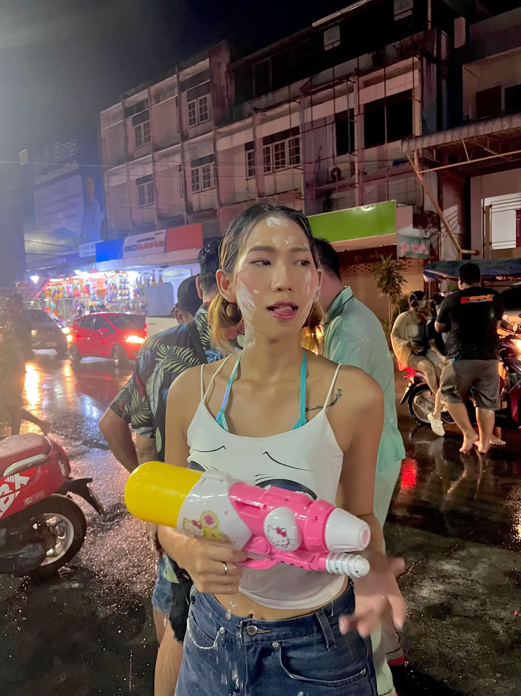 ไอเดียแต่งตัววันสงกรานต์แบบเซ็กซี่นิดๆ 💦😛 แกลเลอรีที่โพสต์โดย