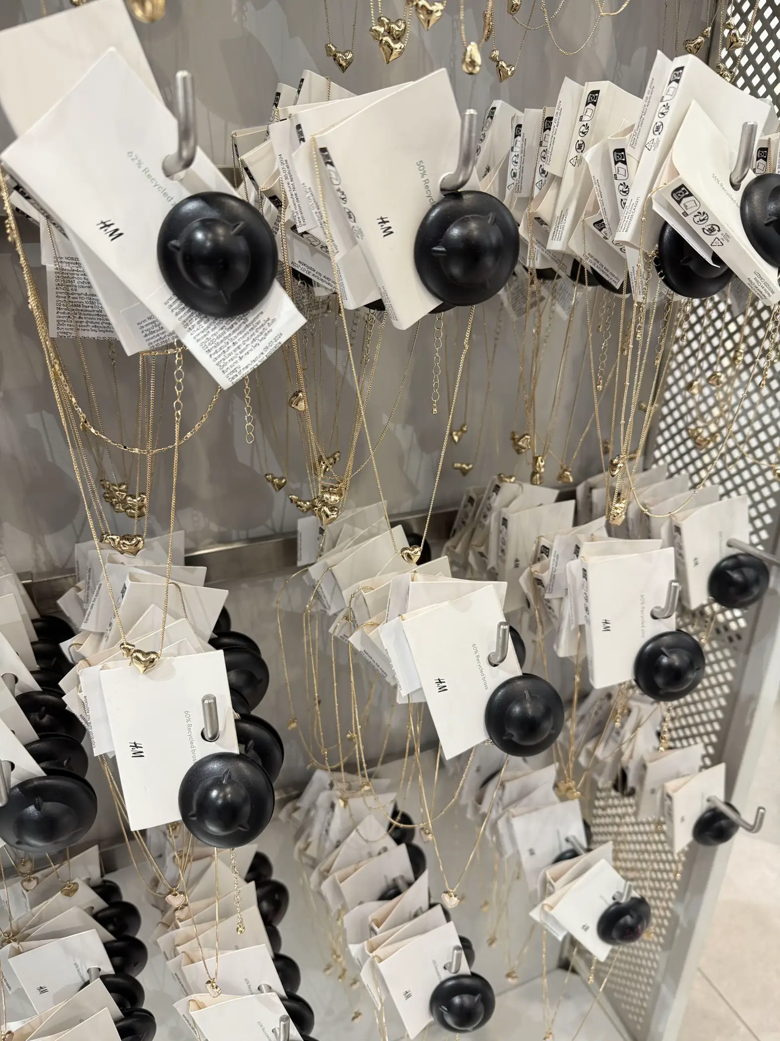 พาเข้า H&M ไปช้อปของหลักร้อย💸 | แกลเลอรีที่โพสต์โดย ployphanr | Lemon8